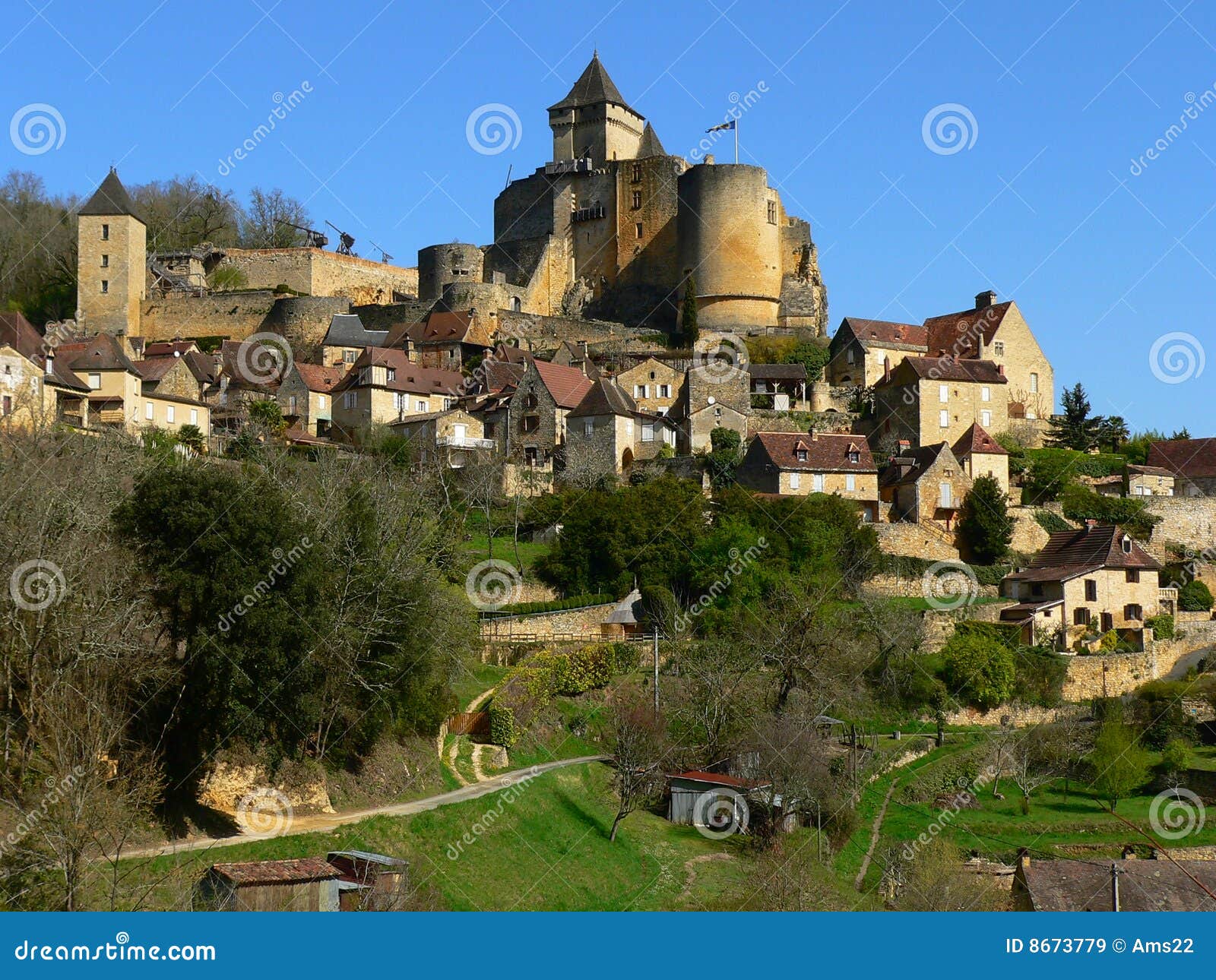 Castello E Villaggio, Castelnaud-La-Chapelle (Francia) Immagine Stock ...
