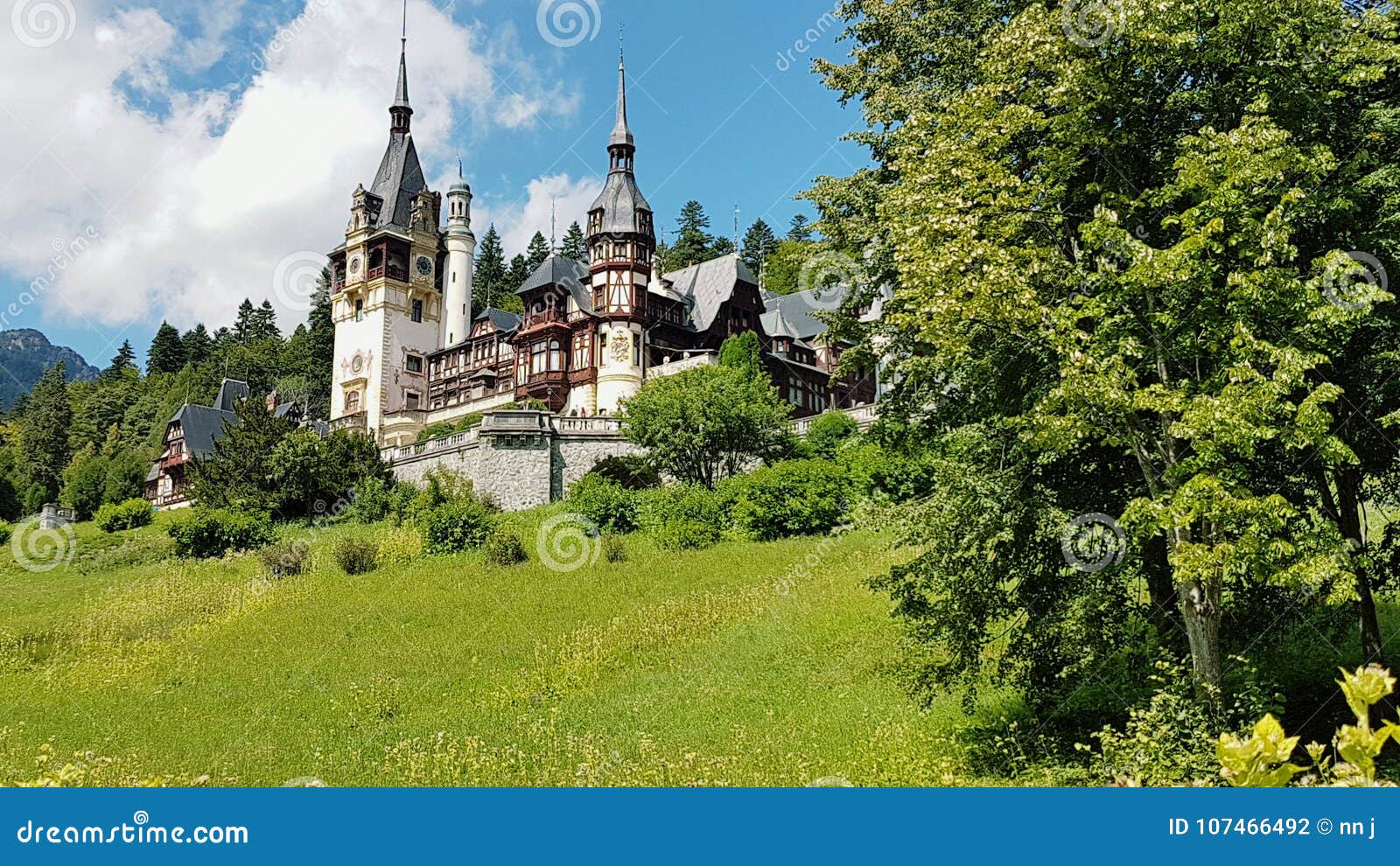 Castello gotico antico fotografia stock. Immagine di gotico - 107466492