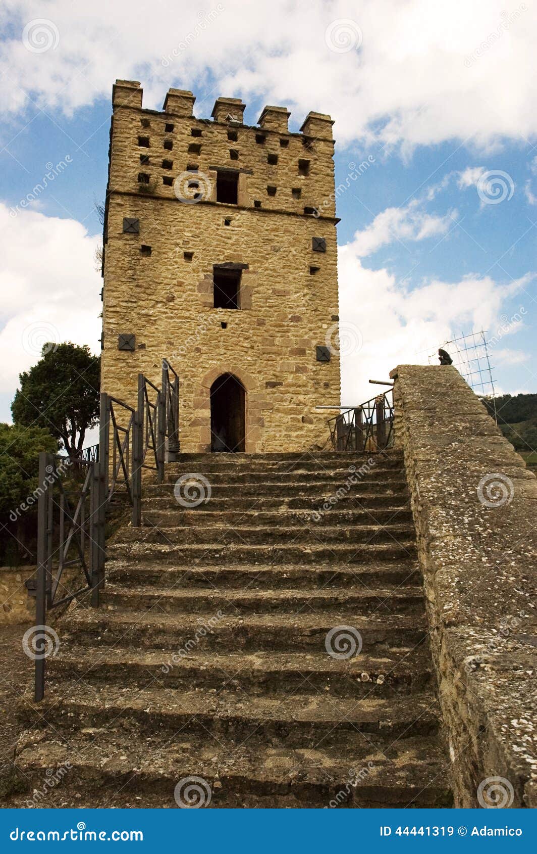 Castello Medievale Di Roccascalegna Immagine Stock - Immagine di ...
