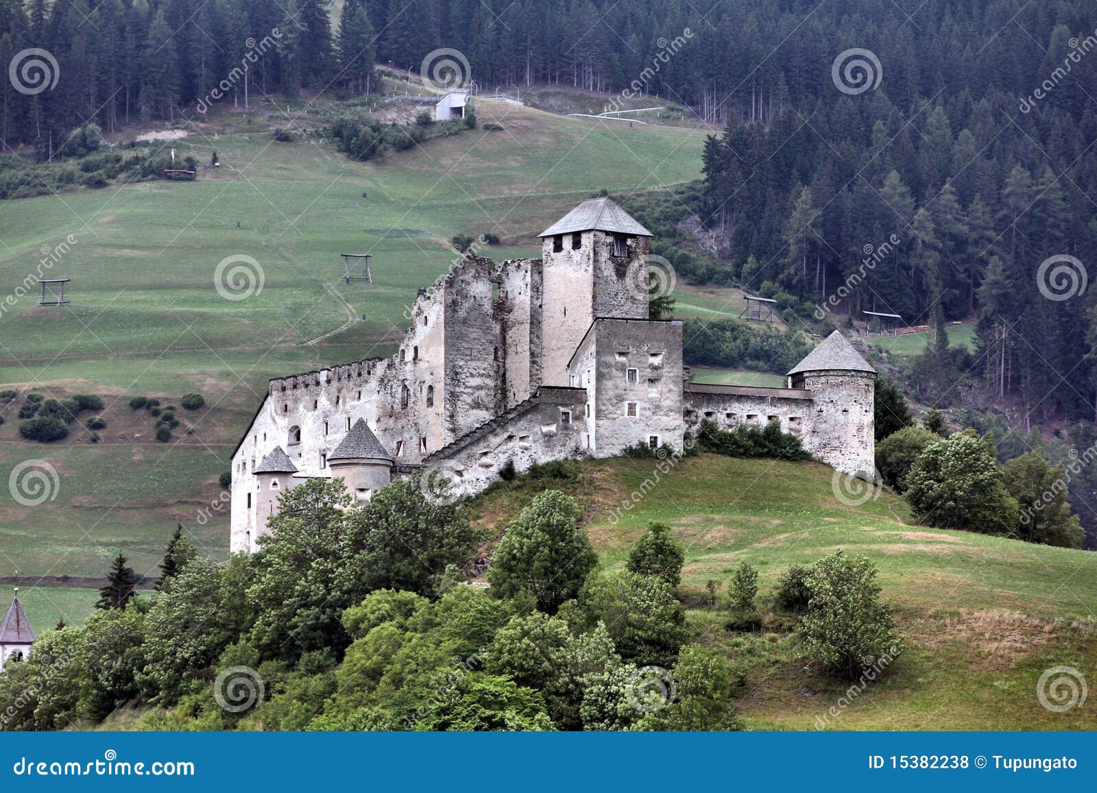 Castello nel Tirolo fotografia stock. Immagine di europa - 15382238