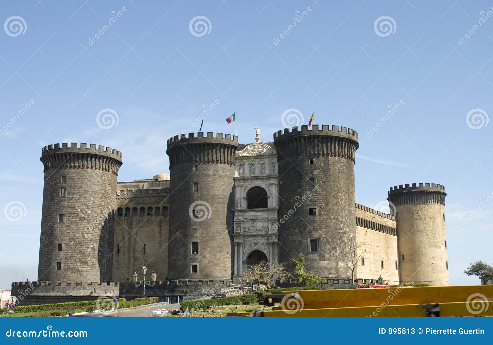 Castello Nuovo, Napoli immagine stock. Immagine di narragansett - 895813