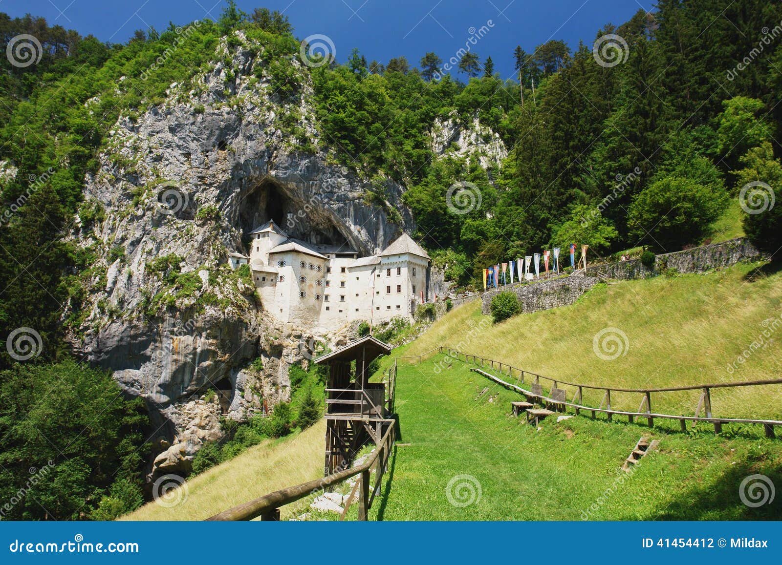 Castello Predjama, Slovenia Fotografia Stock - Immagine di estate ...
