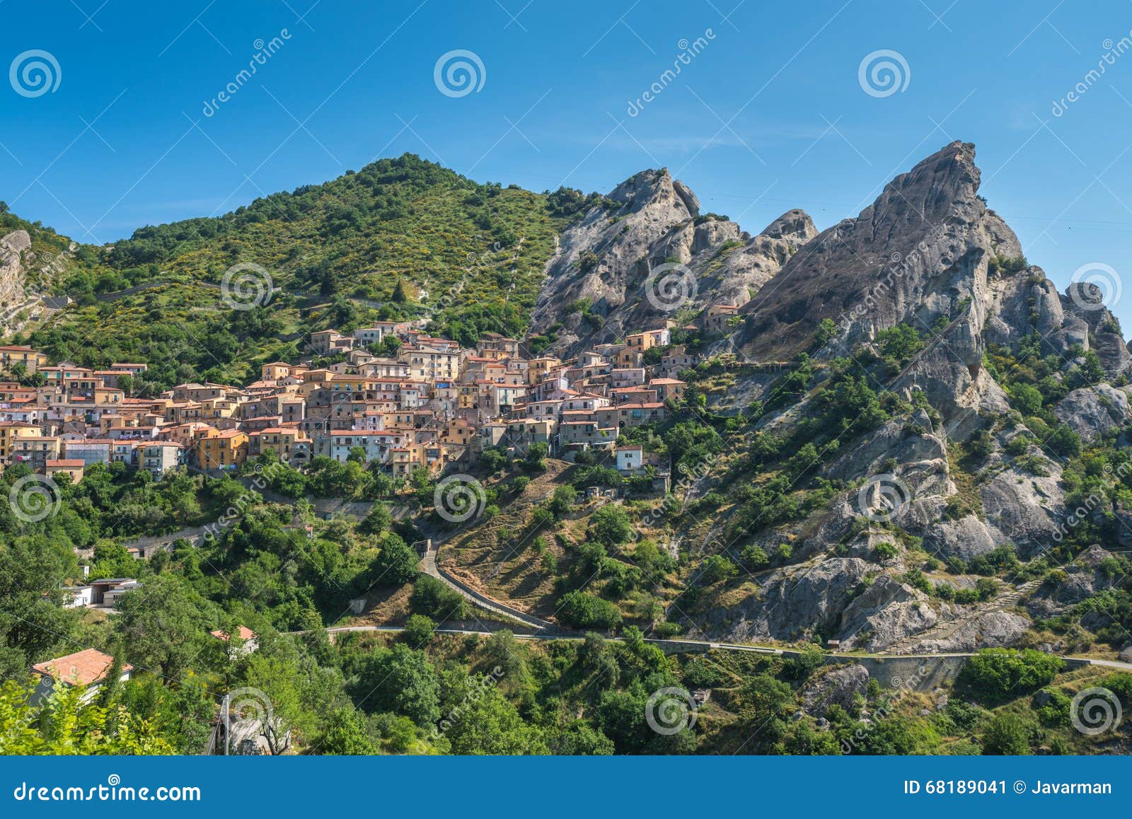 Castelmezzano in Basilicata, Italia Immagine Stock - Immagine di ...