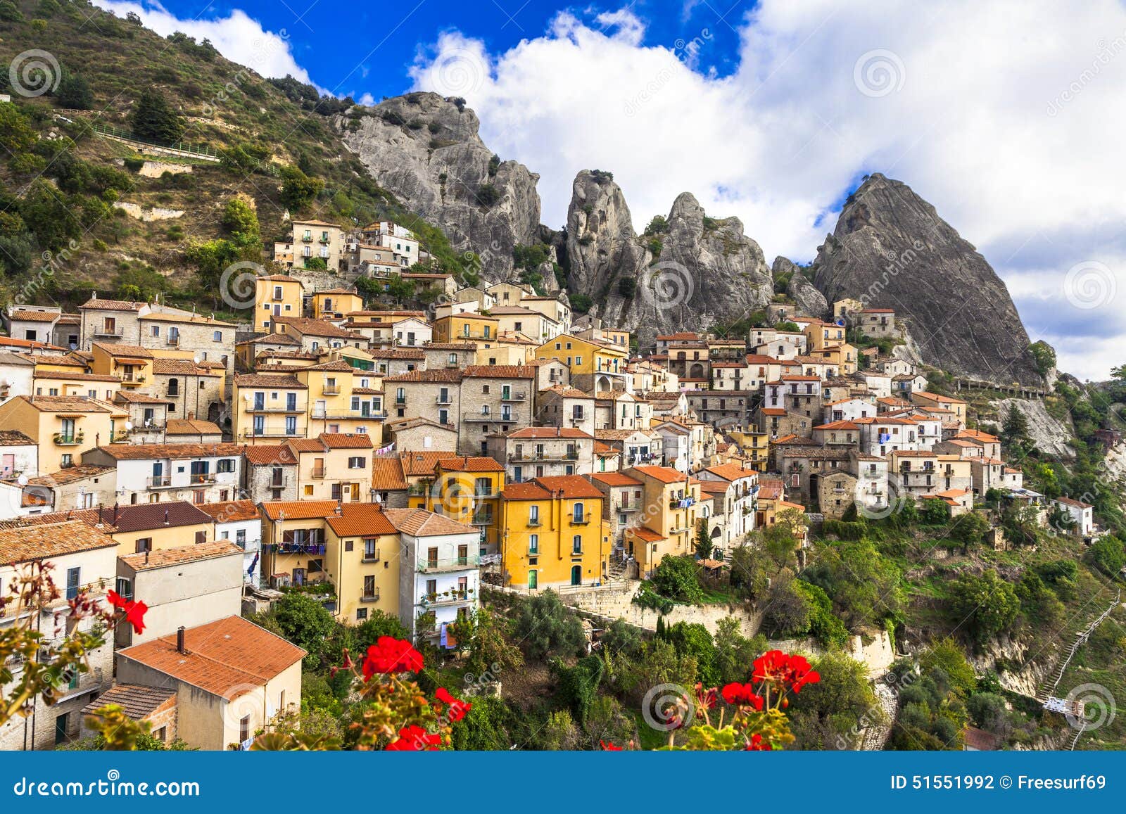 Castelmezzano, Basilicate, Italie Photo stock - Image du dolomites ...