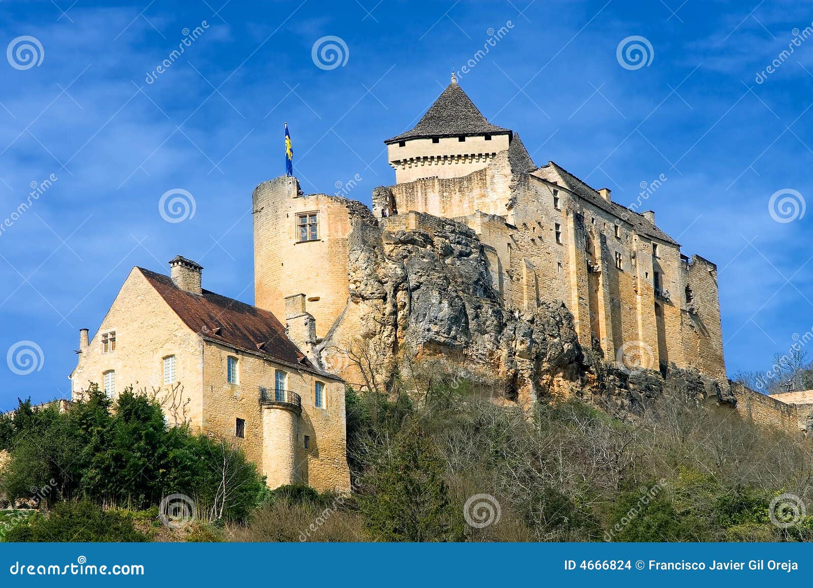 Castelnaud La Chapelle S Castle in Dordogna Stock Photo - Image of roof ...