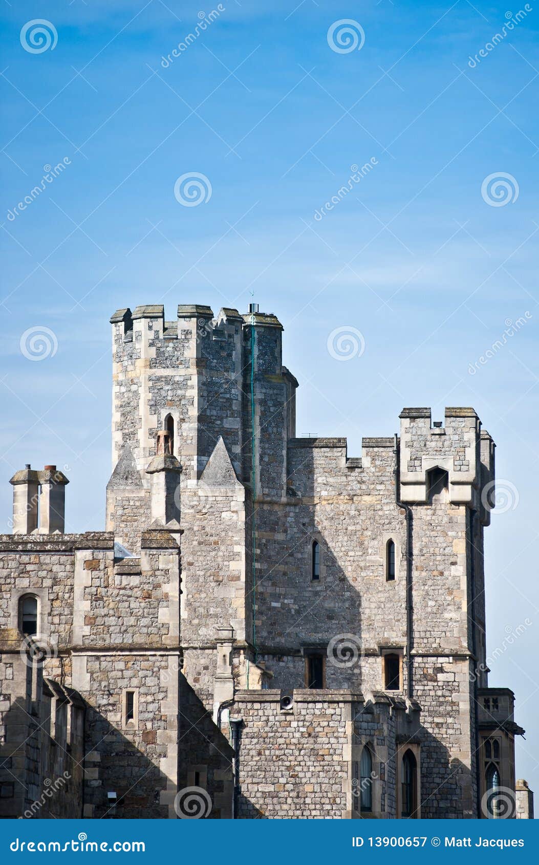 Castelo Com Fundo Do Céu Azul. Imagem de Stock - Imagem de pedra ...