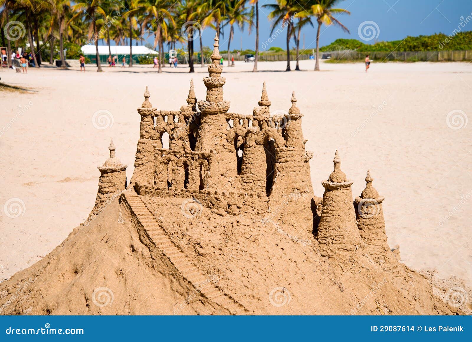Castelo da areia foto de stock. Imagem de ensolarado - 29087614