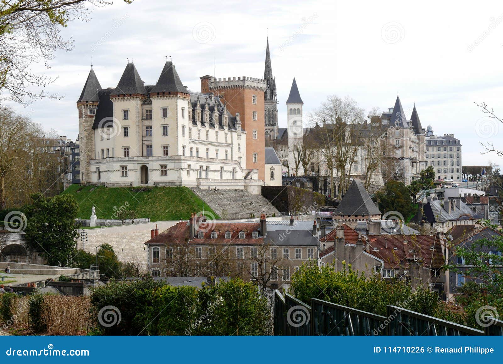 Castelo Da Cidade De Pau Em França Foto de Stock - Imagem de aquitânia ...