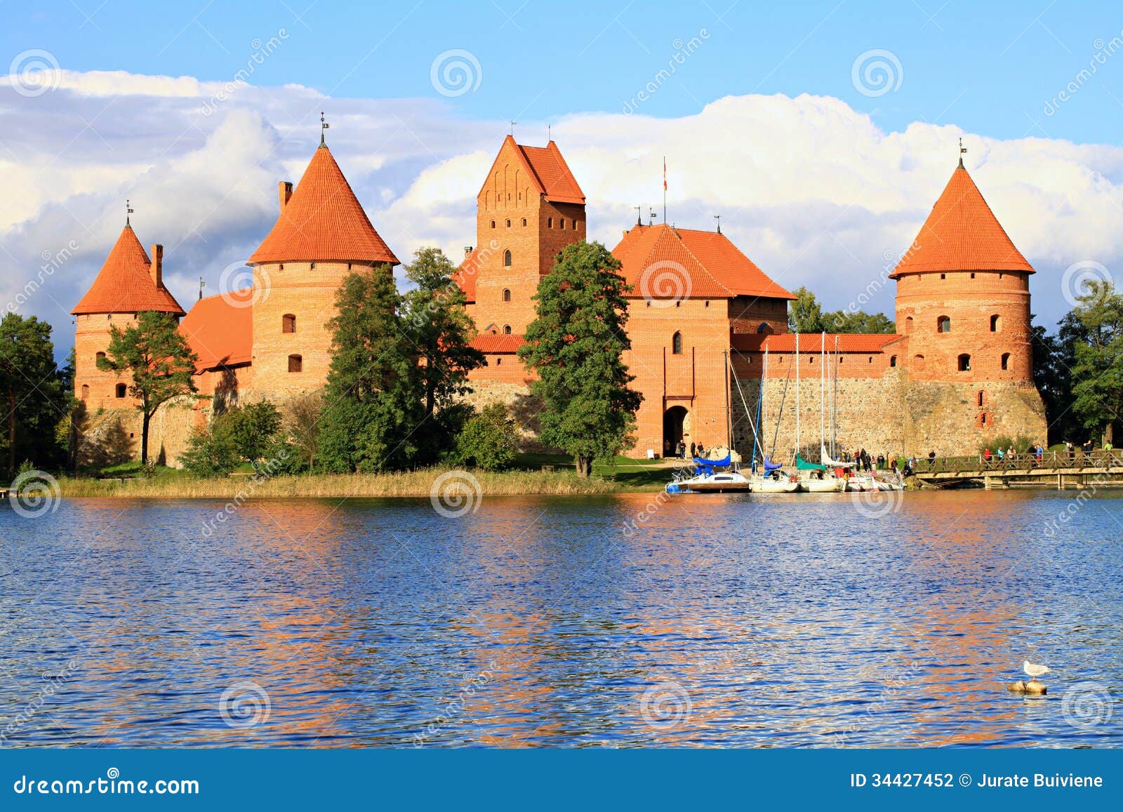 Castelo da ilha de Trakai. foto de stock. Imagem de lugar - 34427452