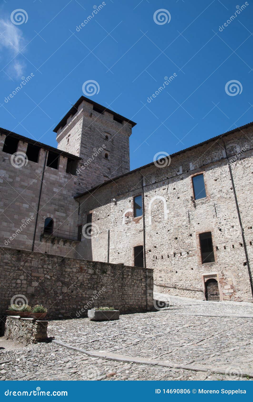 Castelo De Angera - Fortaleza (Rocca Borromea) Foto de Stock - Imagem ...