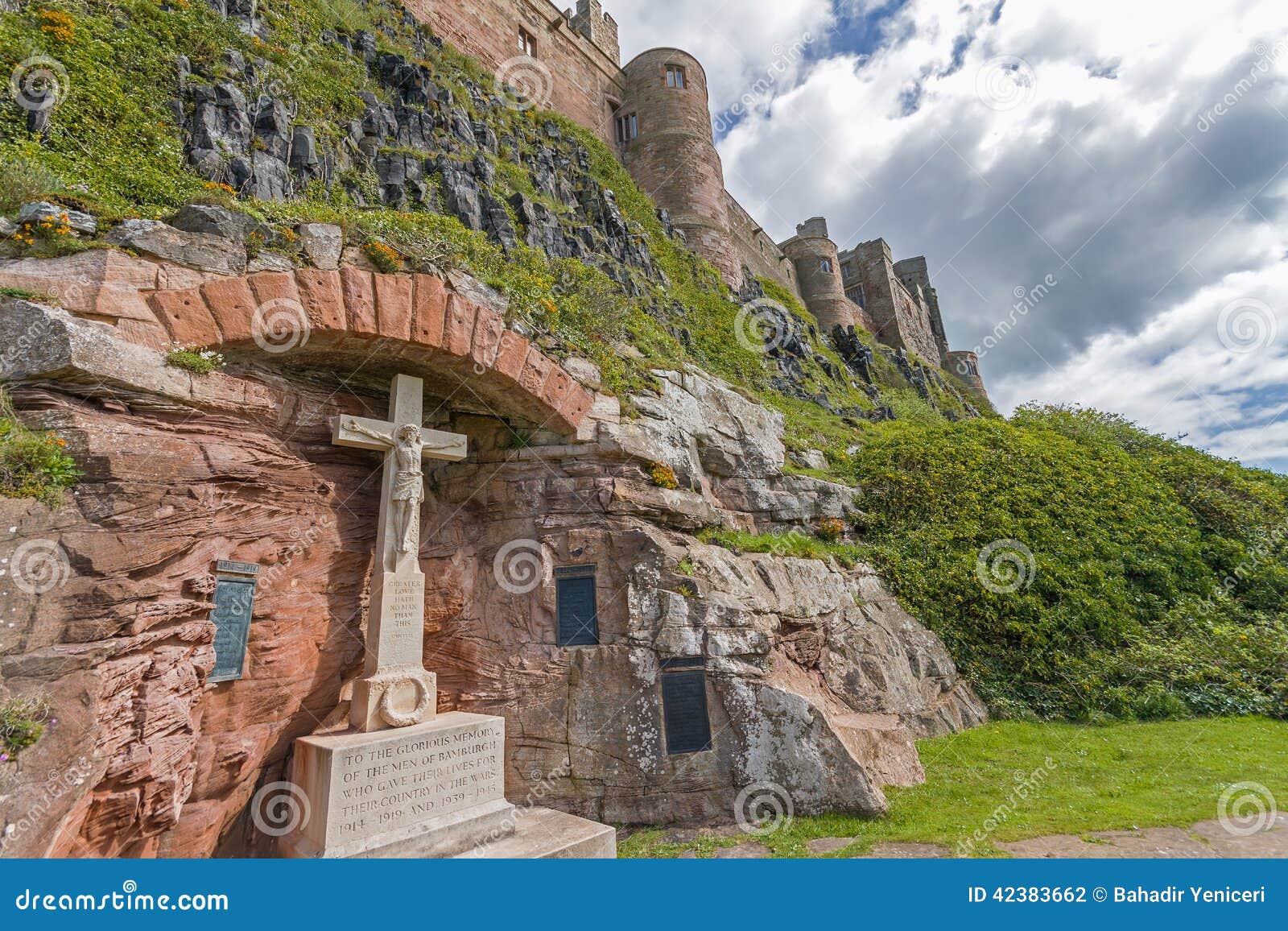 Castelo de Bamburgh foto de stock. Imagem de fortaleza - 42383662