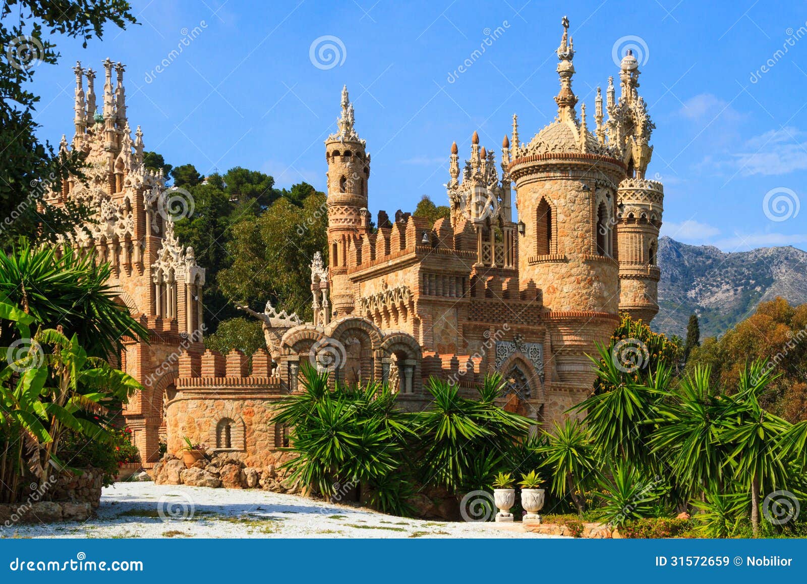 Castelo de Colomares imagem de stock. Imagem de antiguidade - 31572659