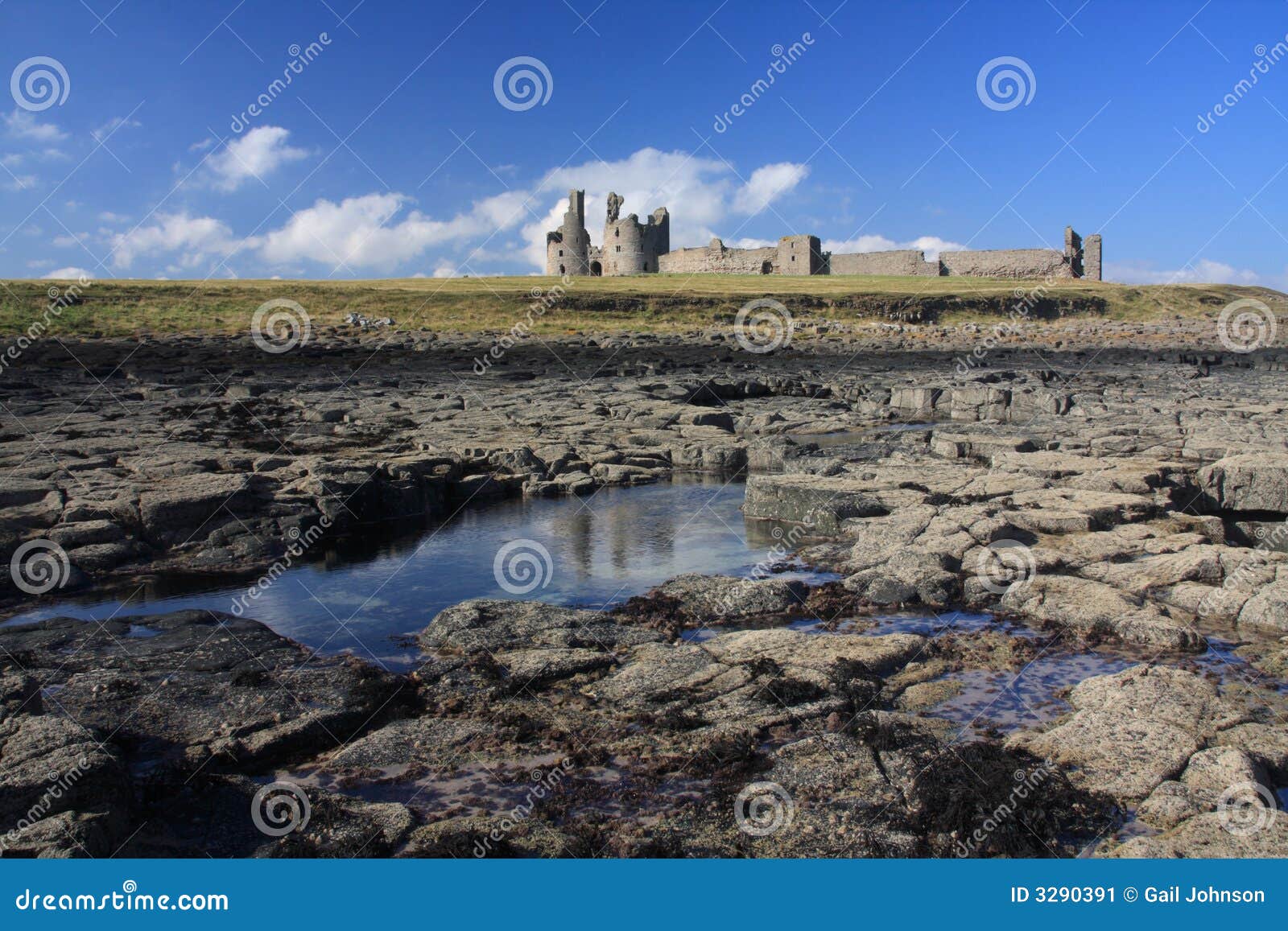 Castelo de Dunstanburgh imagem de stock. Imagem de inglês - 3290391