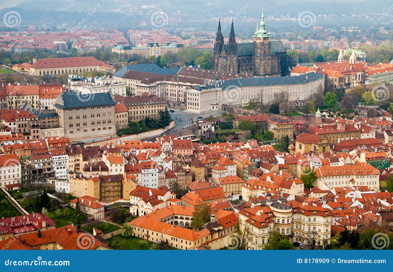 Castelo De Praga. Catedral Do St Vitus Imagem de Stock - Imagem de ...