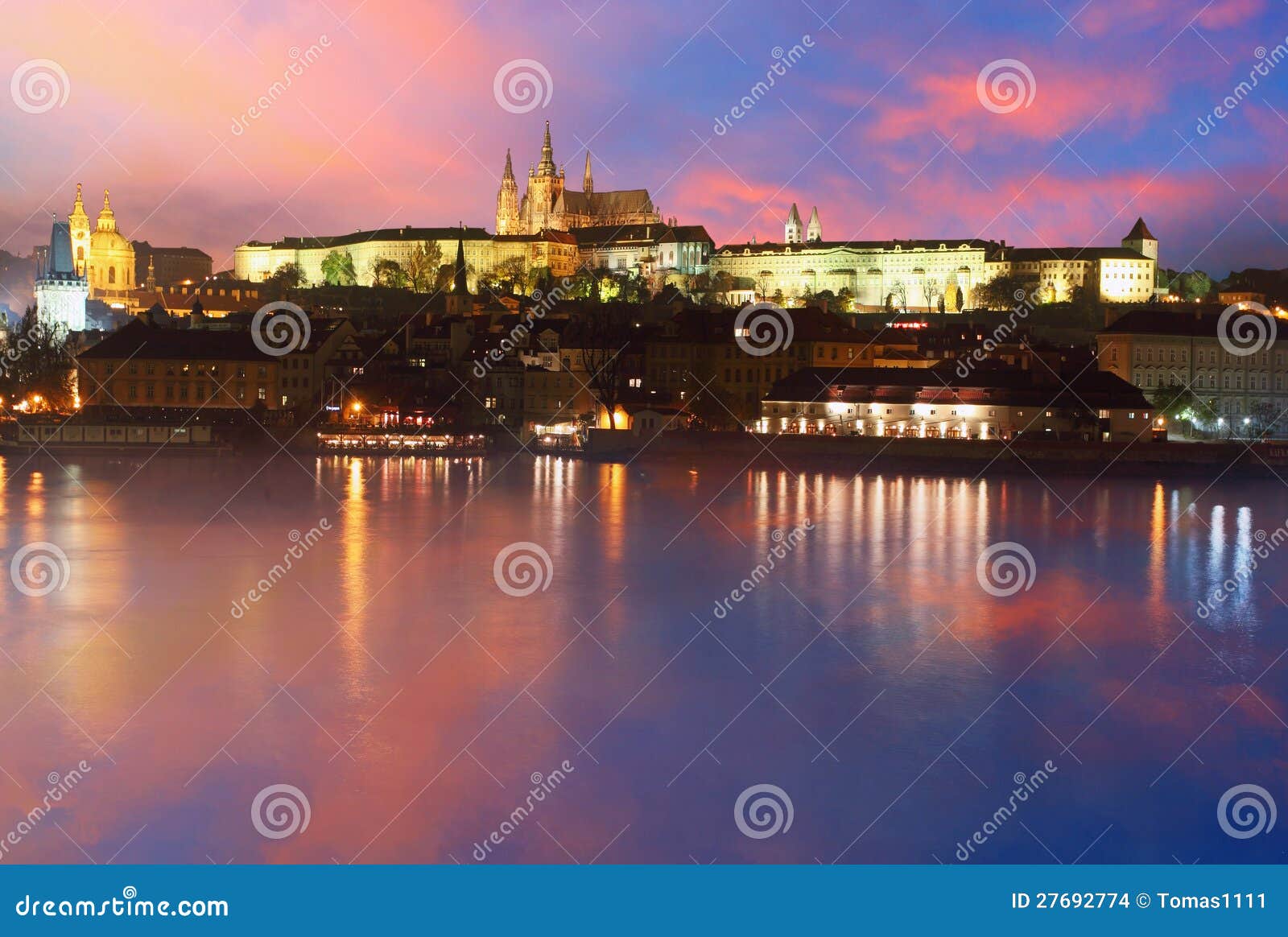 Castelo De Praga Do Rio No Nascer Do Sol - Checo Foto de Stock - Imagem ...