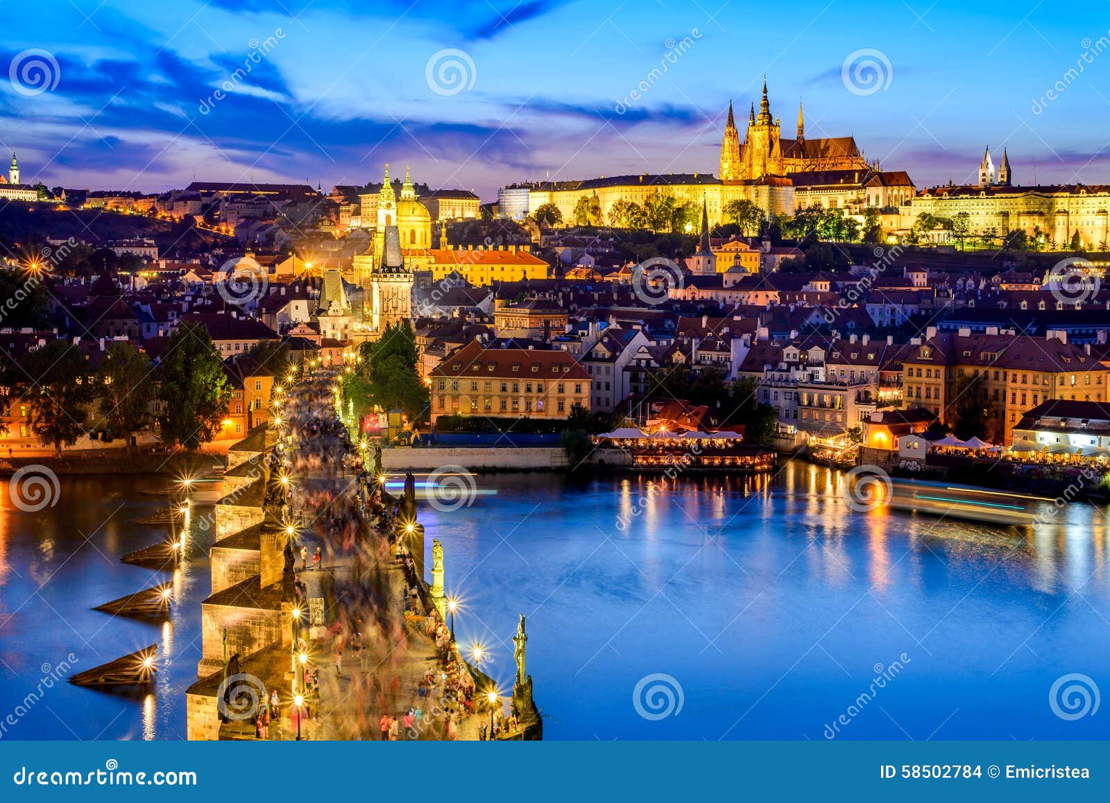 Castelo De Praga E Ponte De Charles, República Checa Foto de Stock ...