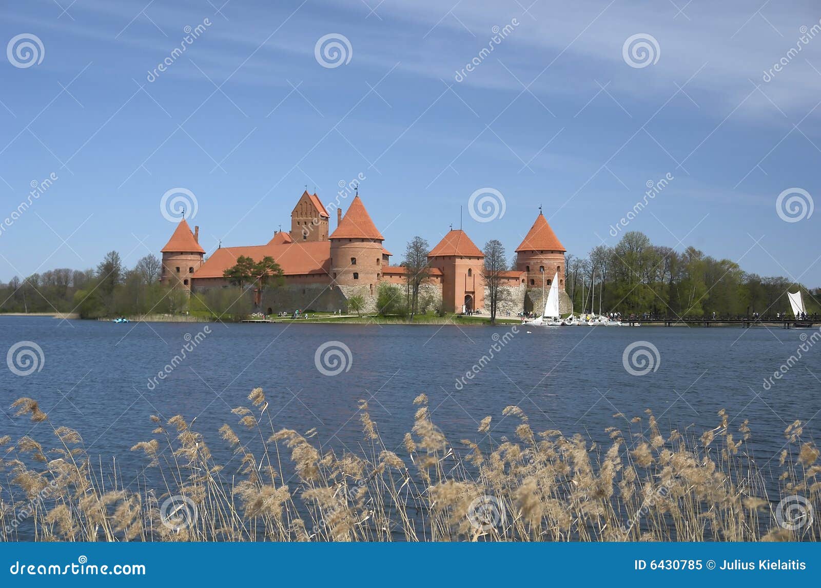 Castelo De Trakai E Lago Galve Em Lithuania Imagem de Stock - Imagem de ...
