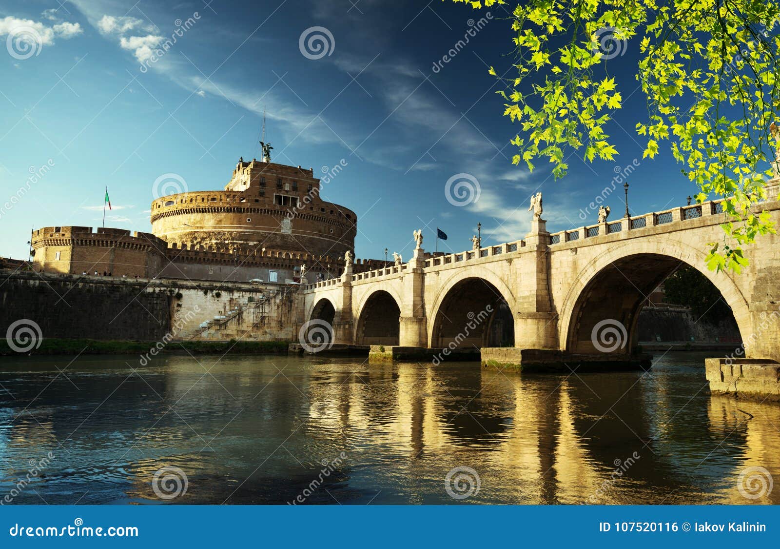 Castelo Do Anjo De Saint E Ponte E Rio De Tibre Foto de Stock - Imagem ...