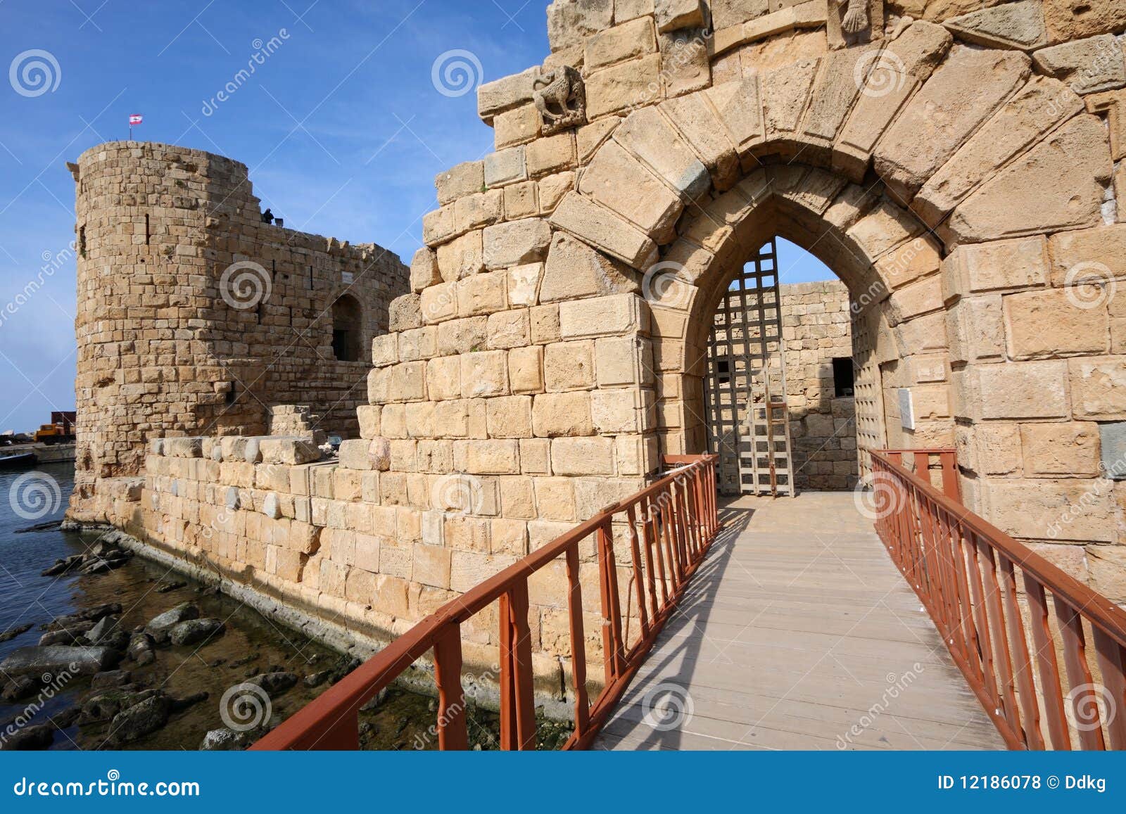 Castelo Do Mar Do Cruzado De Sidon, Líbano Foto de Stock - Imagem de ...