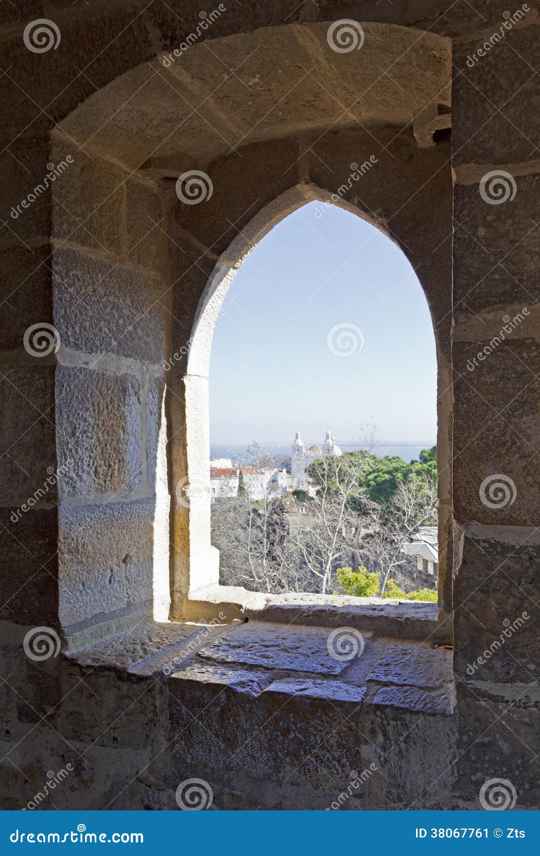Castelo Gótico De Lisboa Da Janela Imagem de Stock - Imagem de torre ...