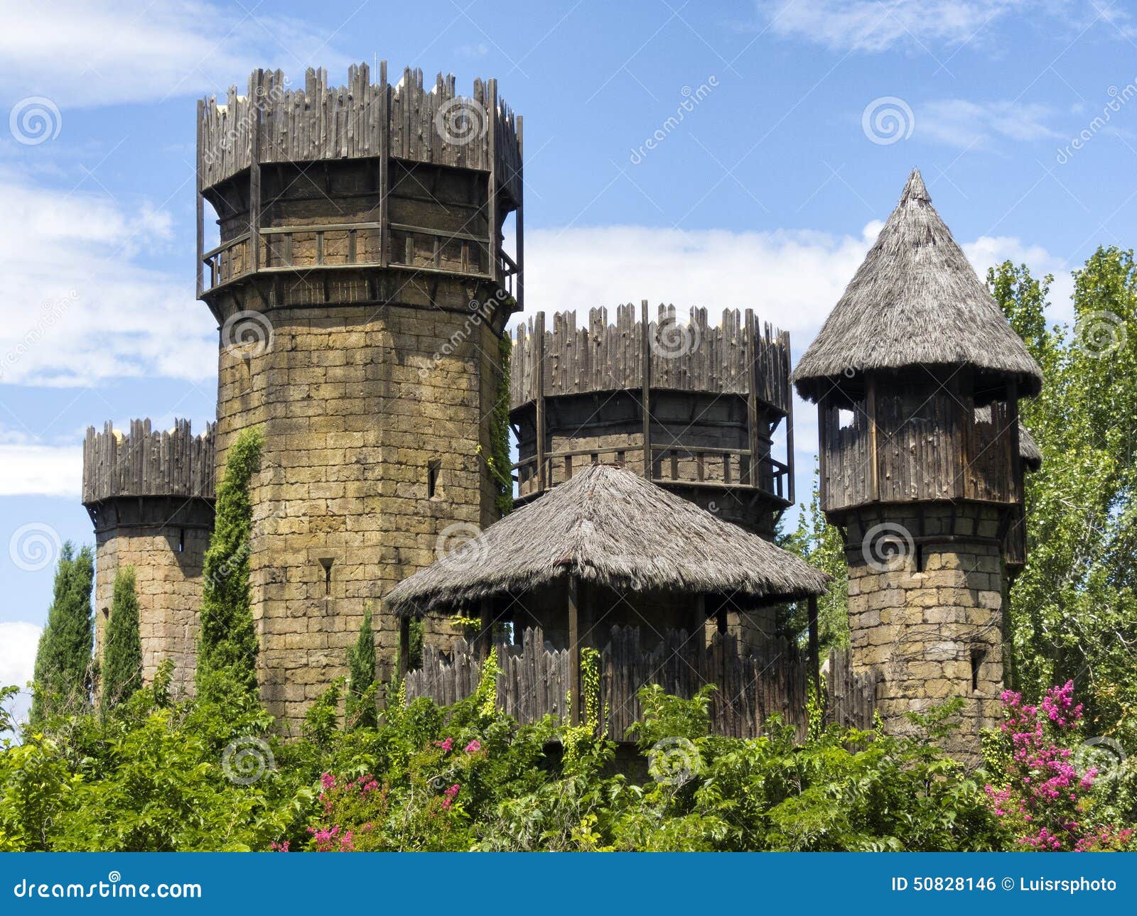 Castelo medieval foto de stock. Imagem de turismo, castelo - 50828146