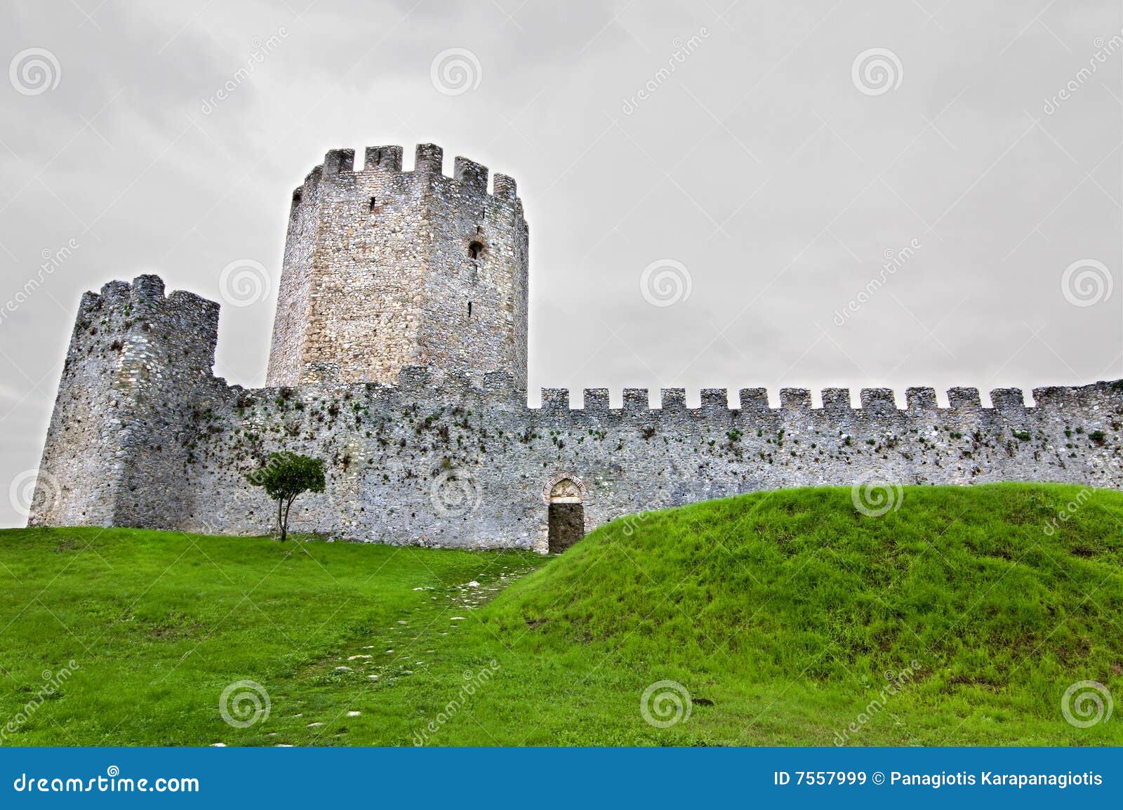 Castelo Medieval Da Era Em Europa Sul Imagem de Stock - Imagem de ...