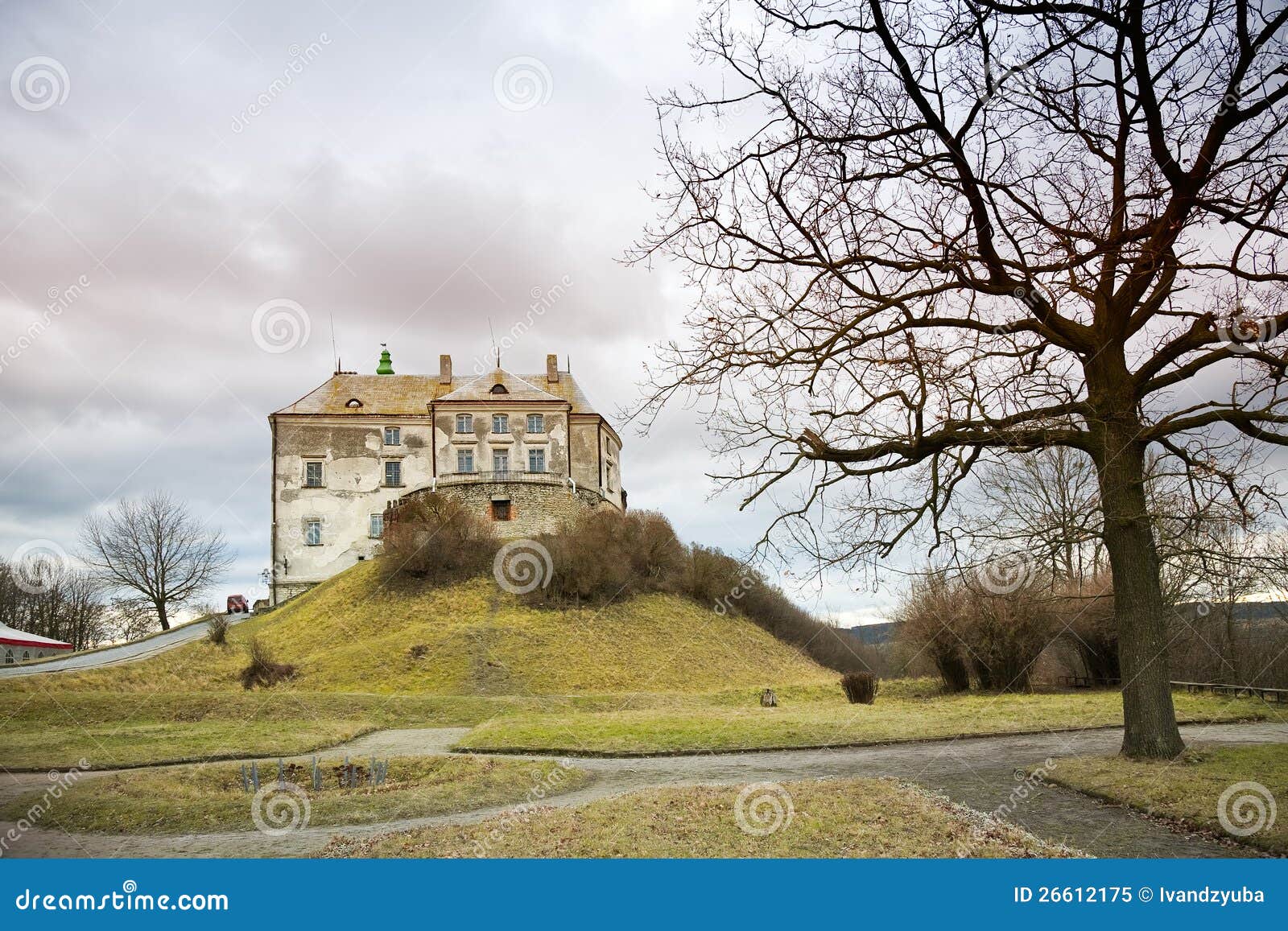 Castelo Medieval Europeu Do Leste Imagem de Stock - Imagem de azul ...
