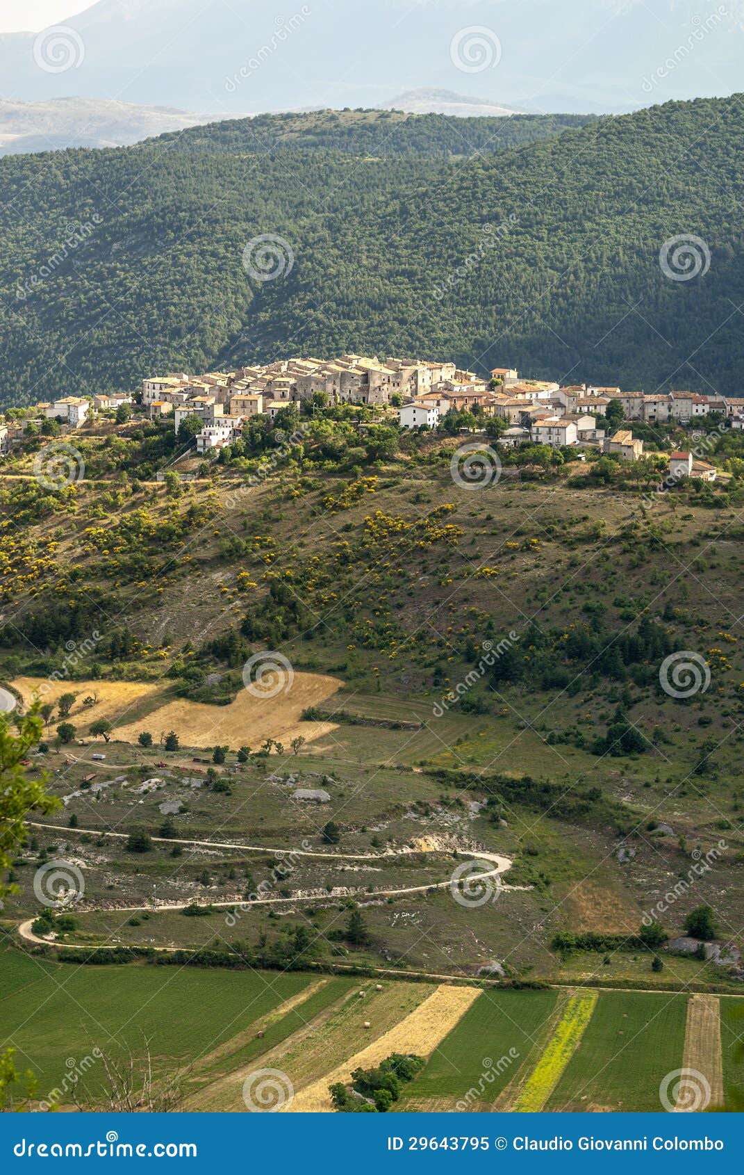Castelvecchio Calvisio (Abruzzi) Stock Image - Image of winding ...