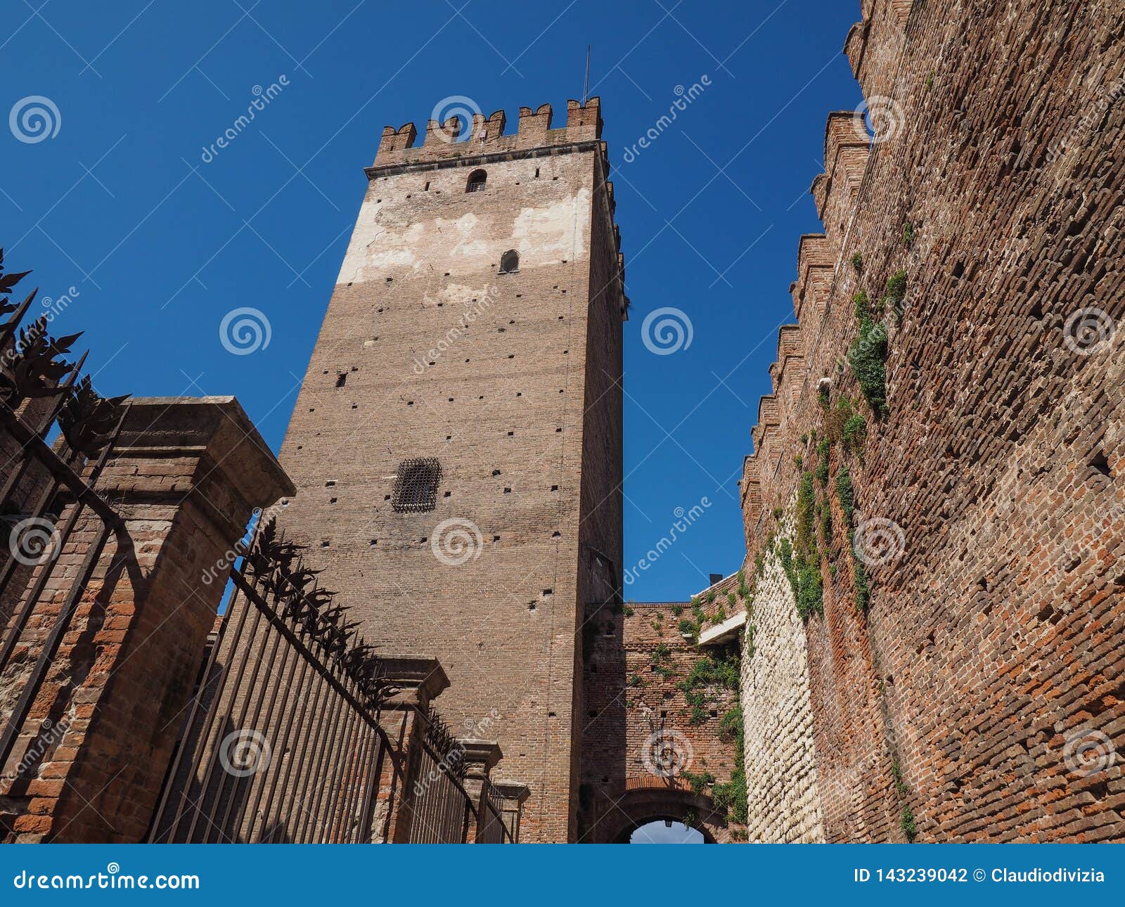 Castelvecchio Old Castle in Verona Stock Photo - Image of veneto, italy ...