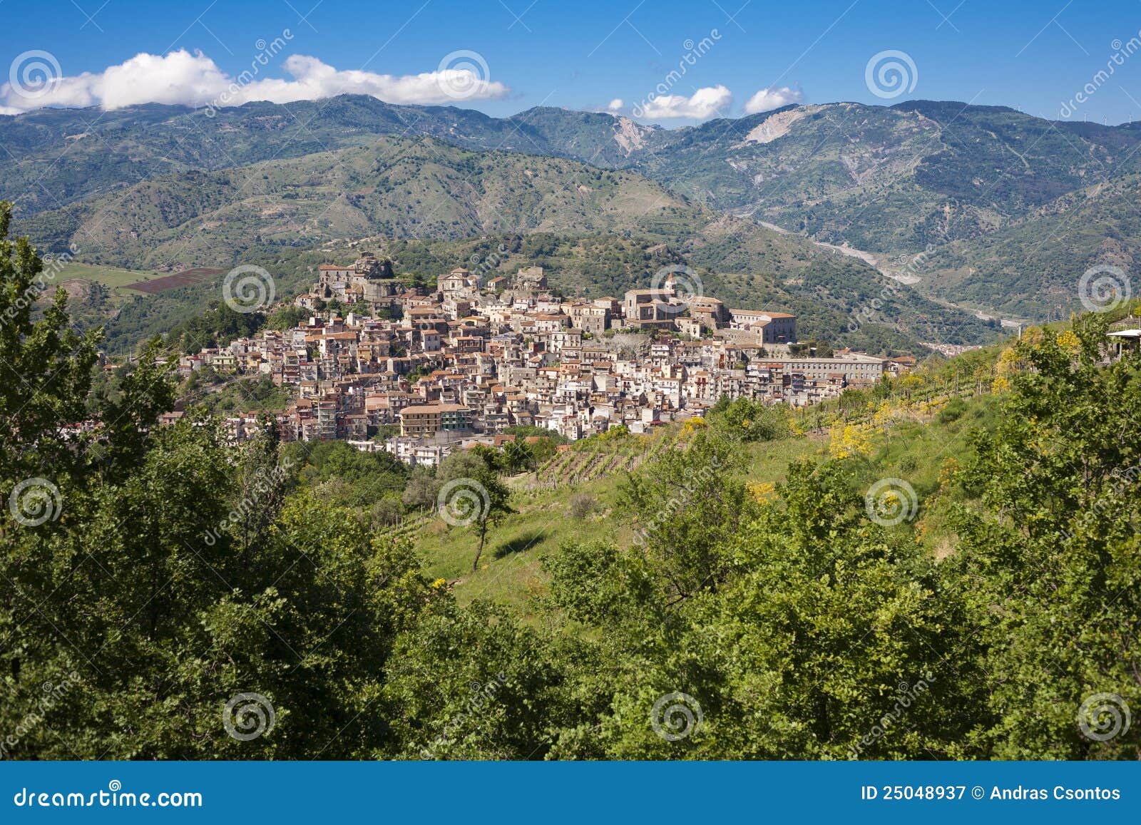 Castigliano en Sicile image stock. Image du campagne - 25048937