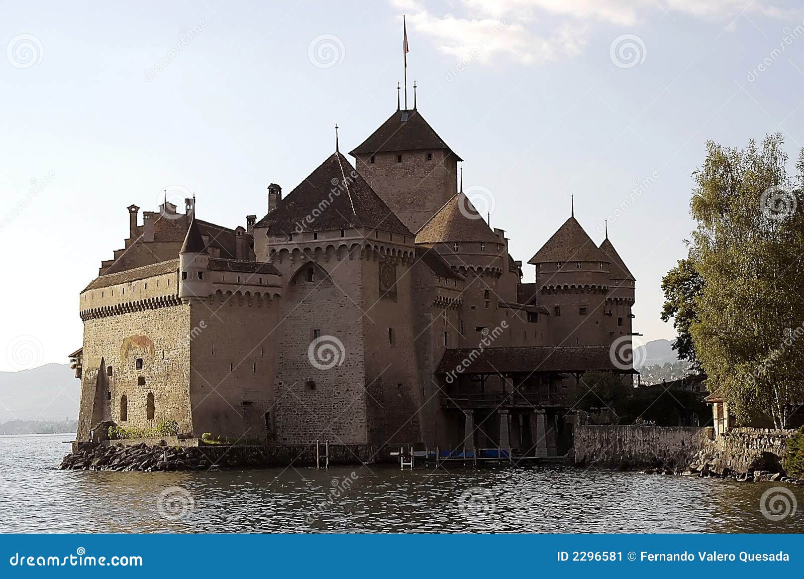 Castillo 2 imagen de archivo. Imagen de lago, castillo - 2296581