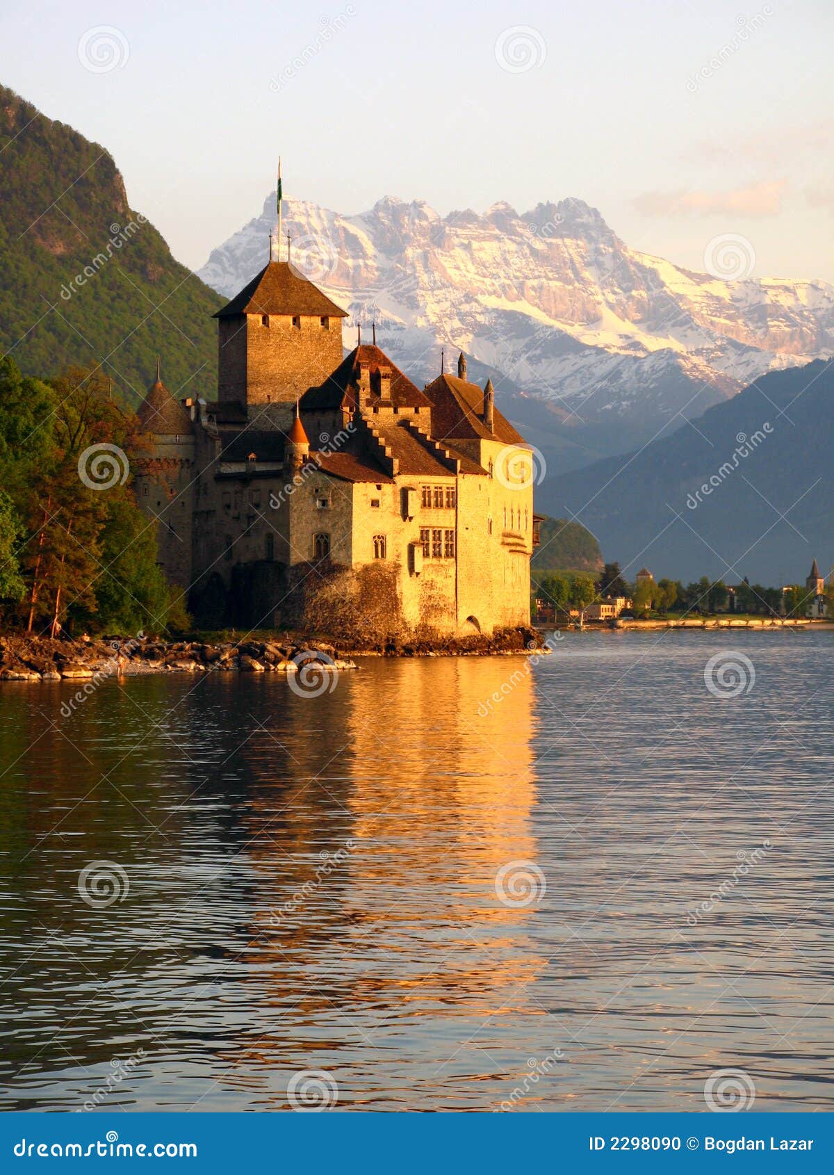 Castillo 6, Suiza De Chillon Imagen editorial - Imagen de real, dorado ...