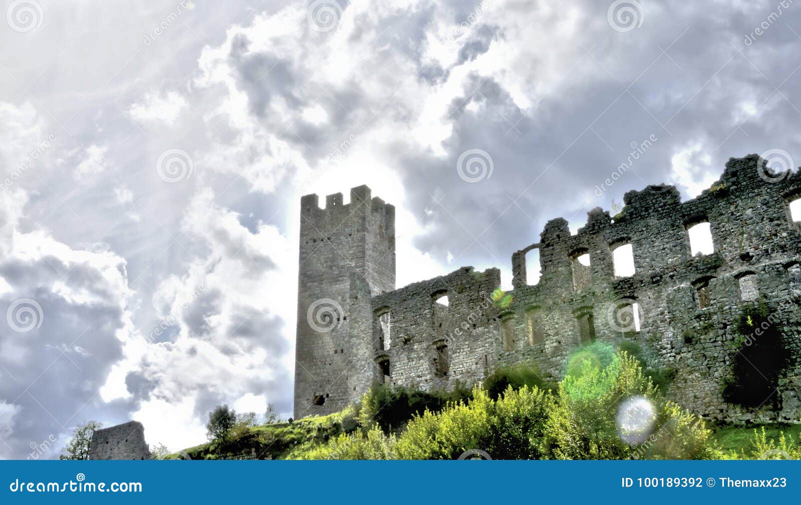 Castillo antiguo foto de archivo. Imagen de piedra, historia - 100189392