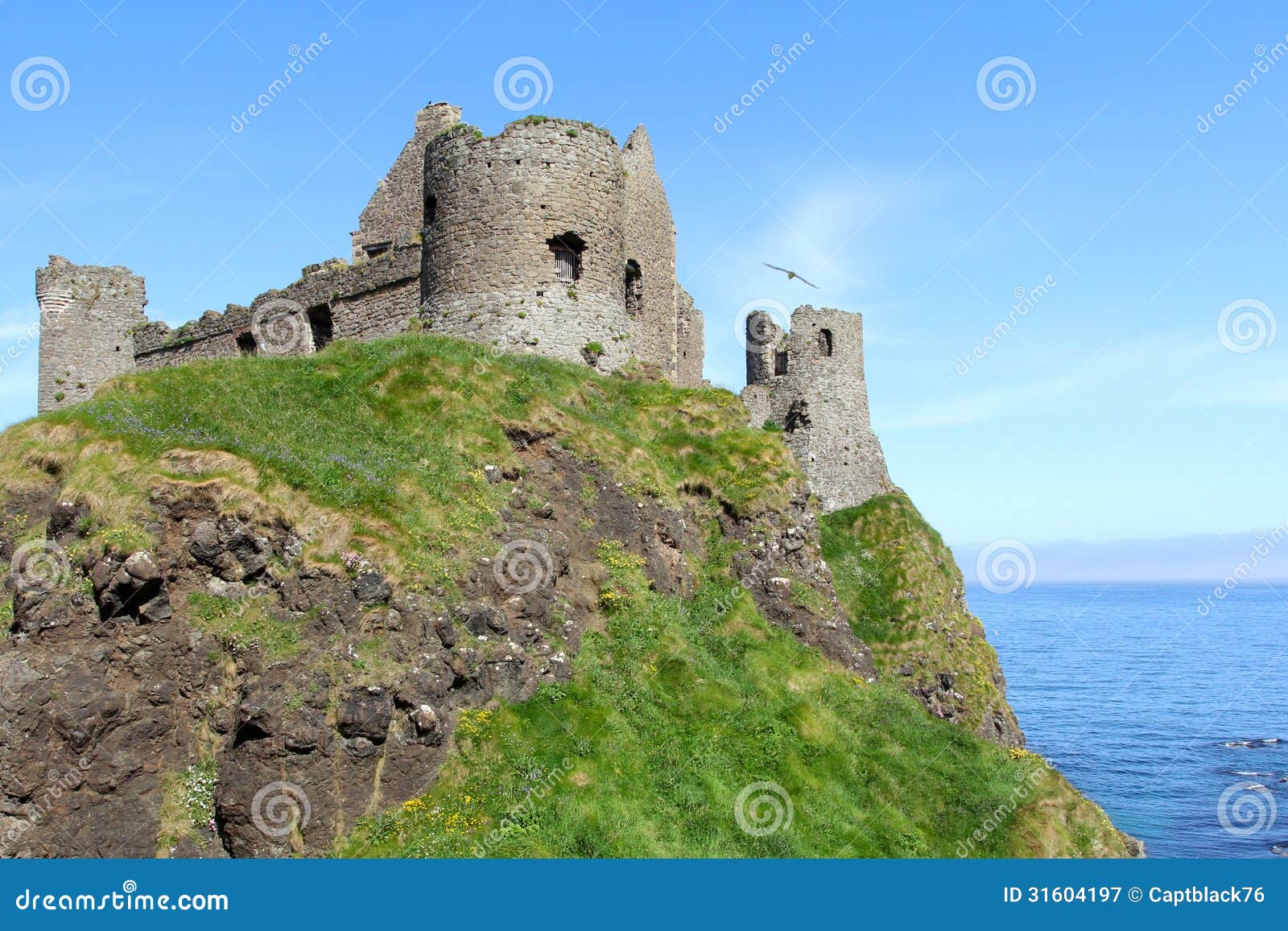Castillo Antiguo De Dunluce Imagen de archivo - Imagen de exterior ...