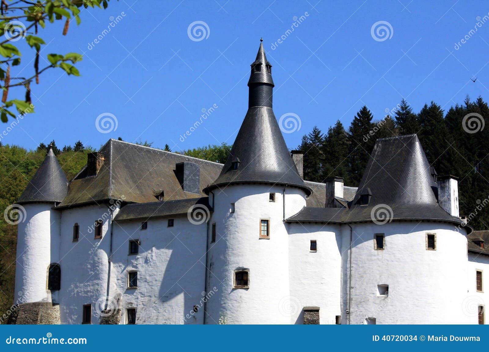Castillo blanco foto de archivo. Imagen de vacaciones - 40720034