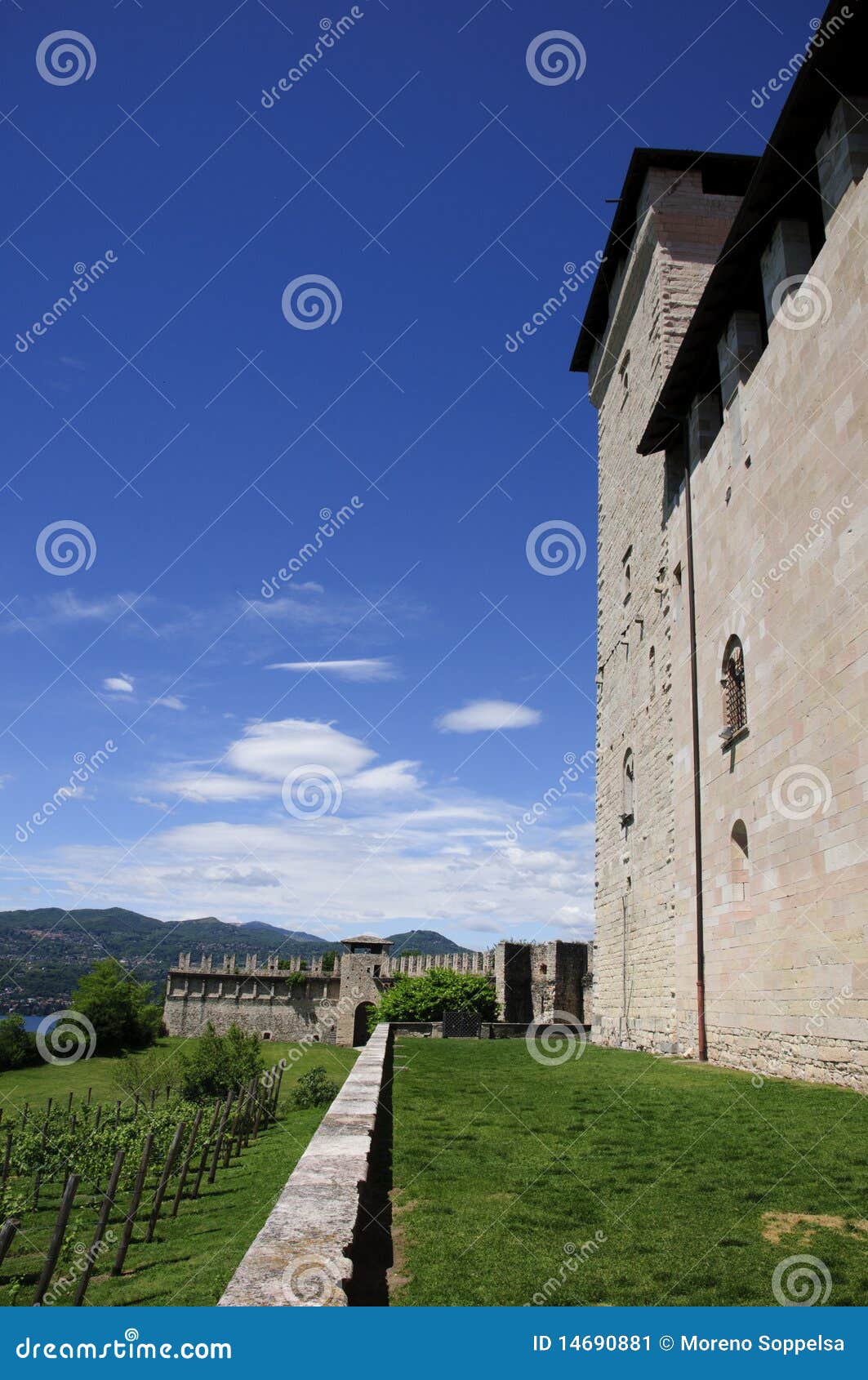 Castillo De Angera - Fortaleza (Rocca Borromea) Imagen de archivo ...