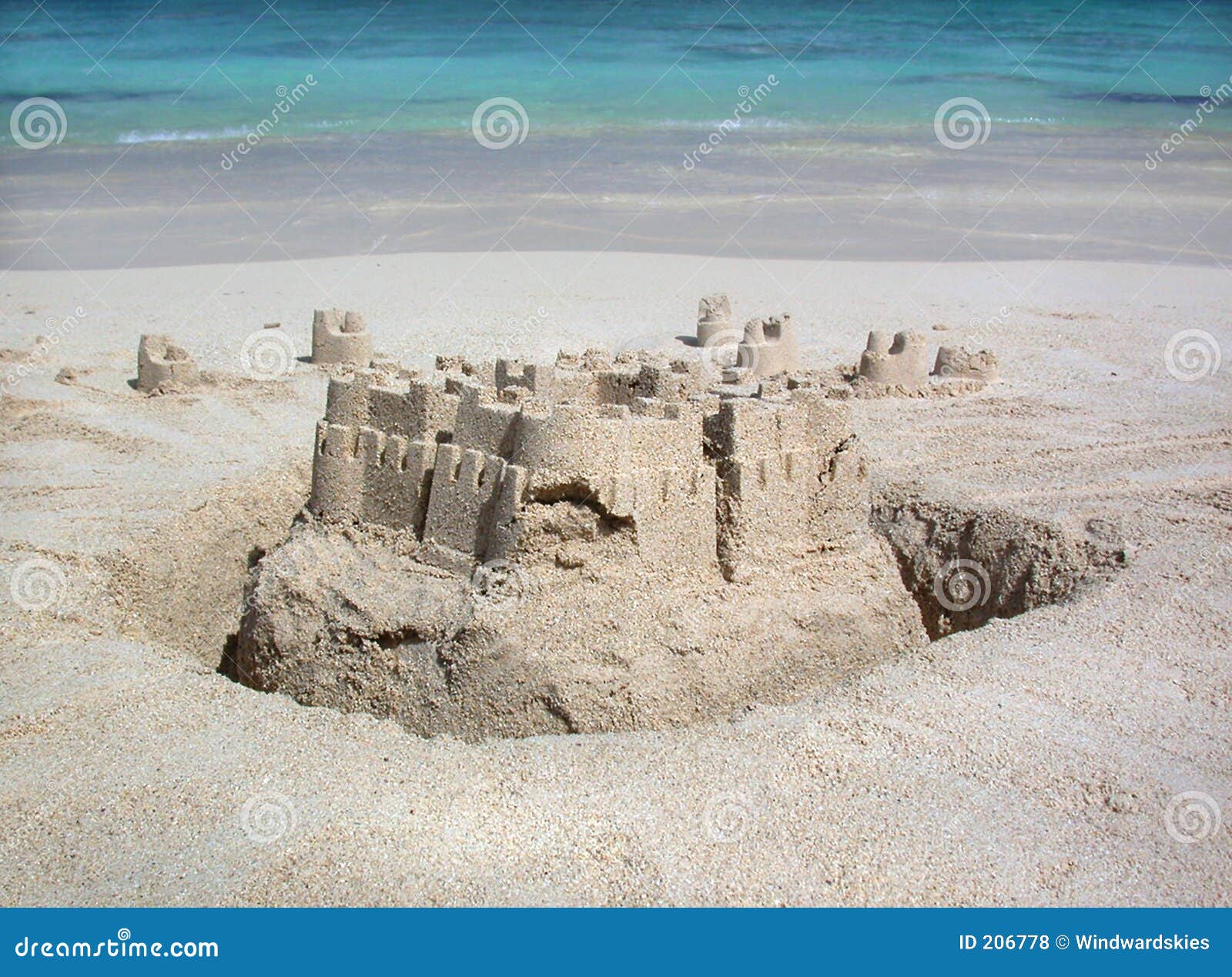 Castillo de arena foto de archivo. Imagen de vacaciones - 206778