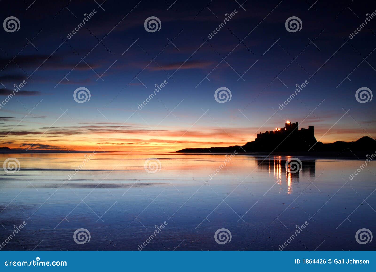 Castillo de Bamburgh foto de archivo. Imagen de querido - 1864426