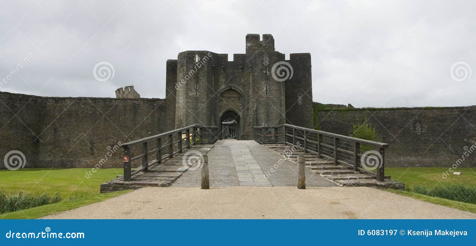 Castillo de Caerphilly imagen de archivo. Imagen de ladrillo - 6083197