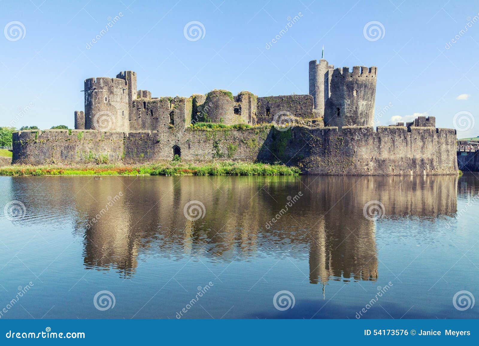 Castillo De Caerphilly, País De Gales Foto de archivo - Imagen de ...