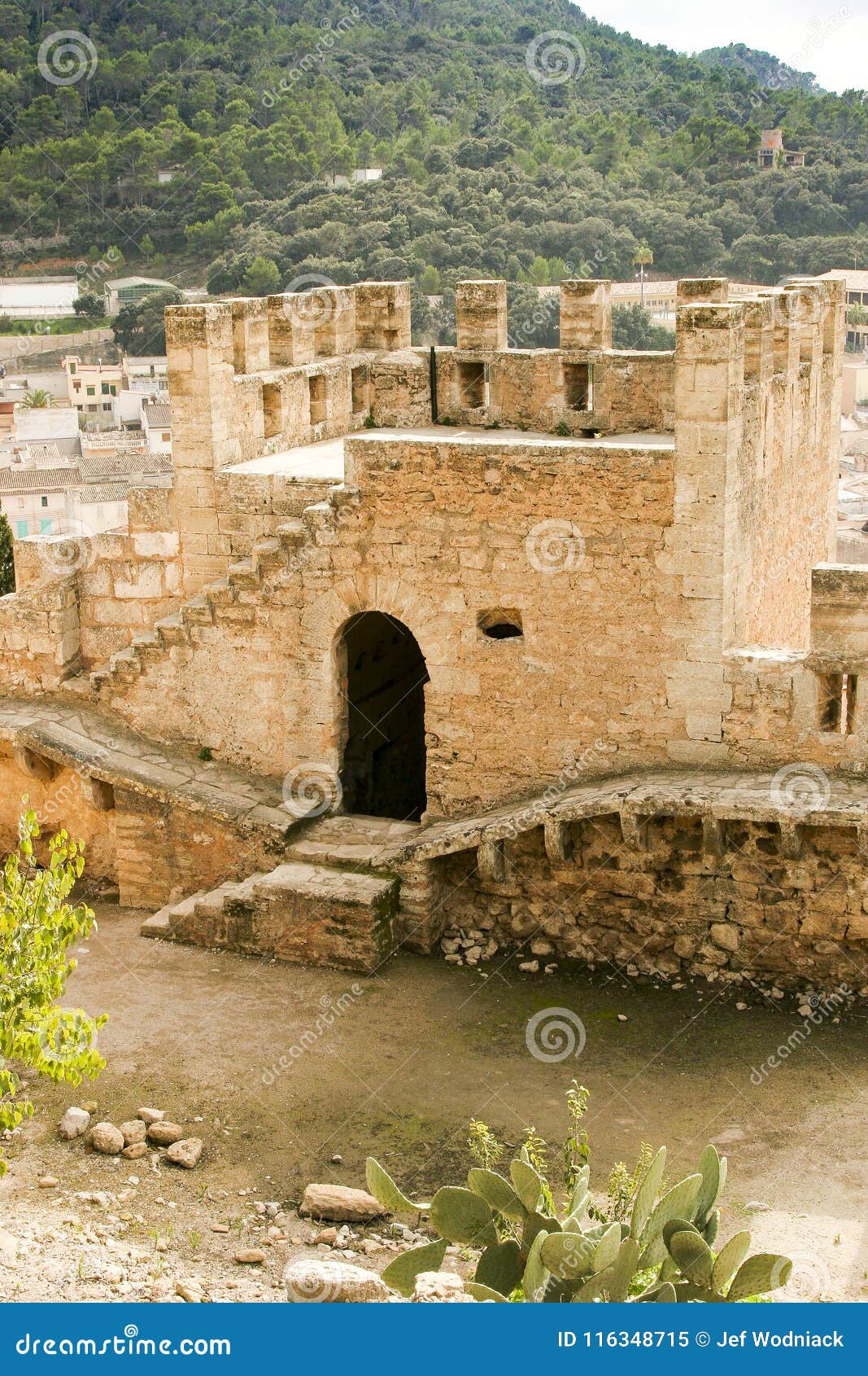 Castillo de Capdepera, imagen editorial. Imagen de viejo - 116348715