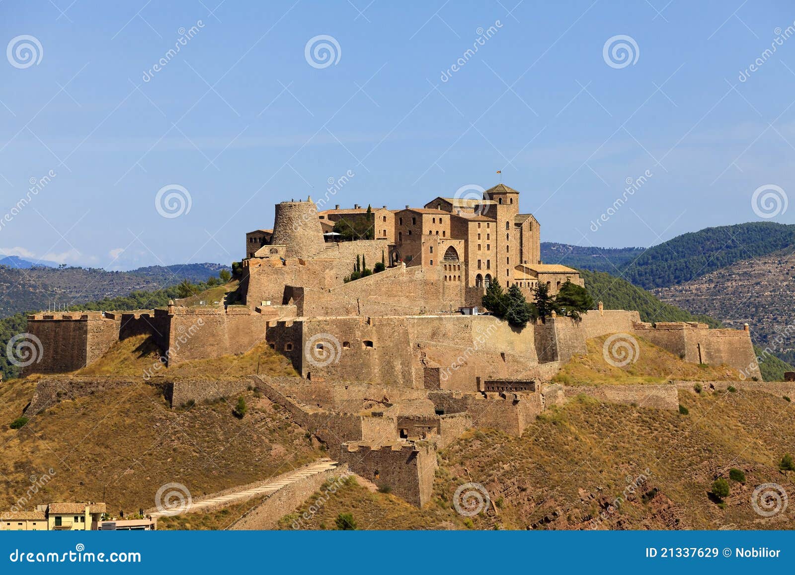Castillo de Cardona imagen de archivo. Imagen de turismo - 21337629