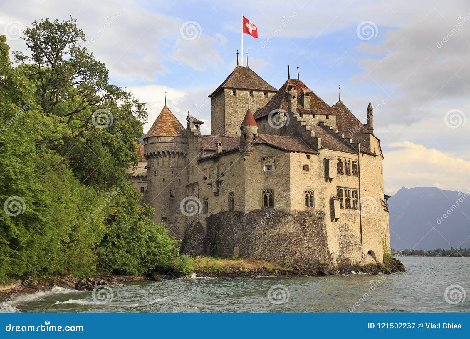 Castillo De Chillon En El Lago Ginebra Fotografía editorial - Imagen de ...