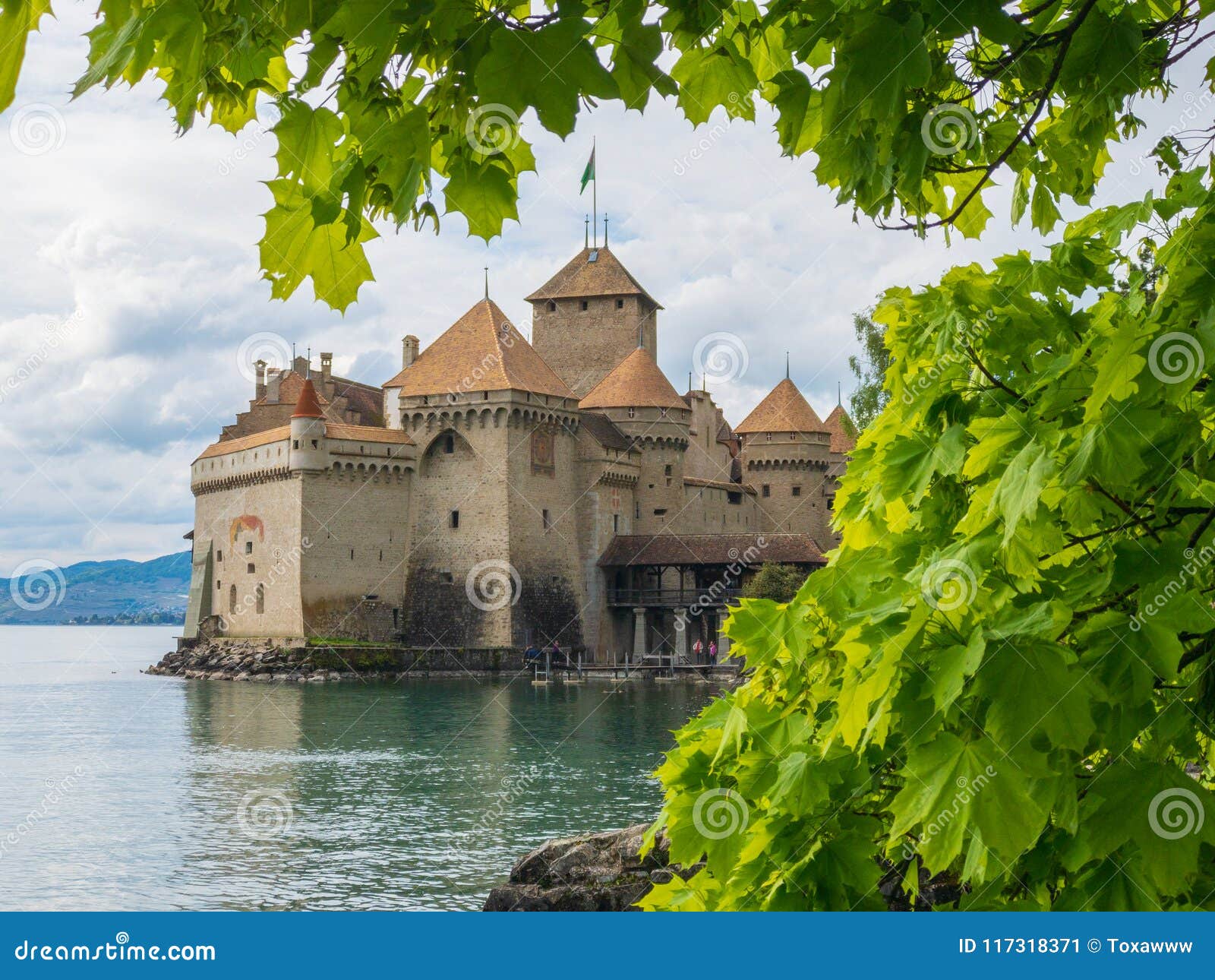 Castillo De Chillon - La Fortaleza Medieval Foto editorial - Imagen de ...