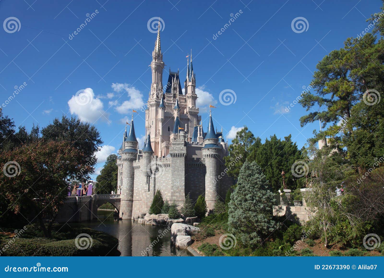 Castillo De Cinderella En El Mundo De Disney Imagen editorial - Imagen ...