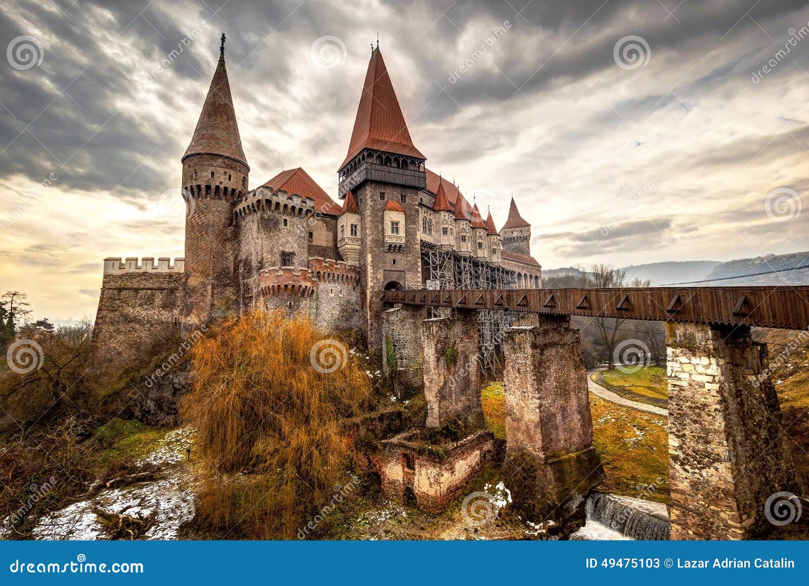 Castillo De Corvinesti, Hunedoara, Rumania Imagen de archivo - Imagen ...
