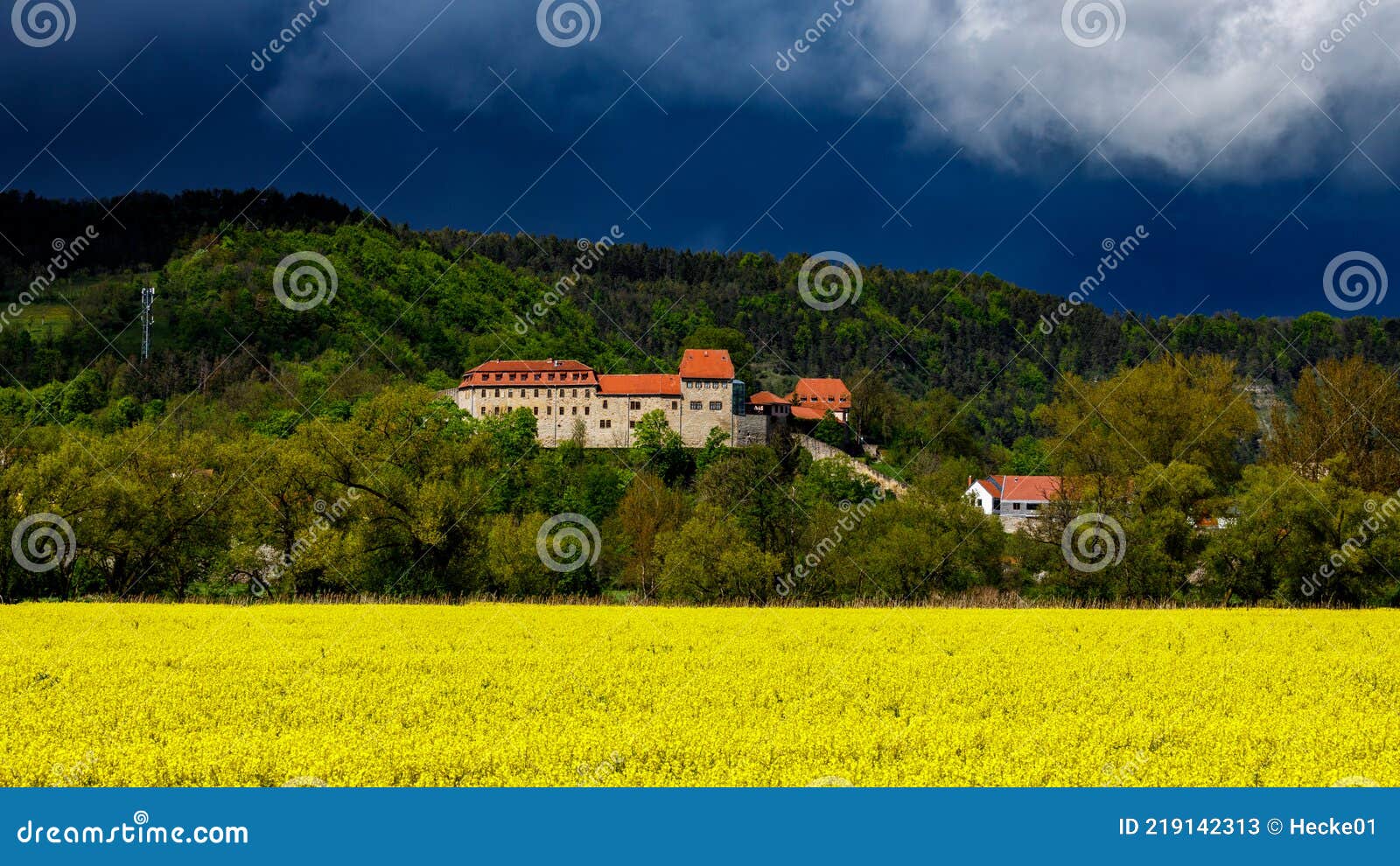 Castillo De Creuzburgo En Turingia Imagen de archivo - Imagen de aldea ...