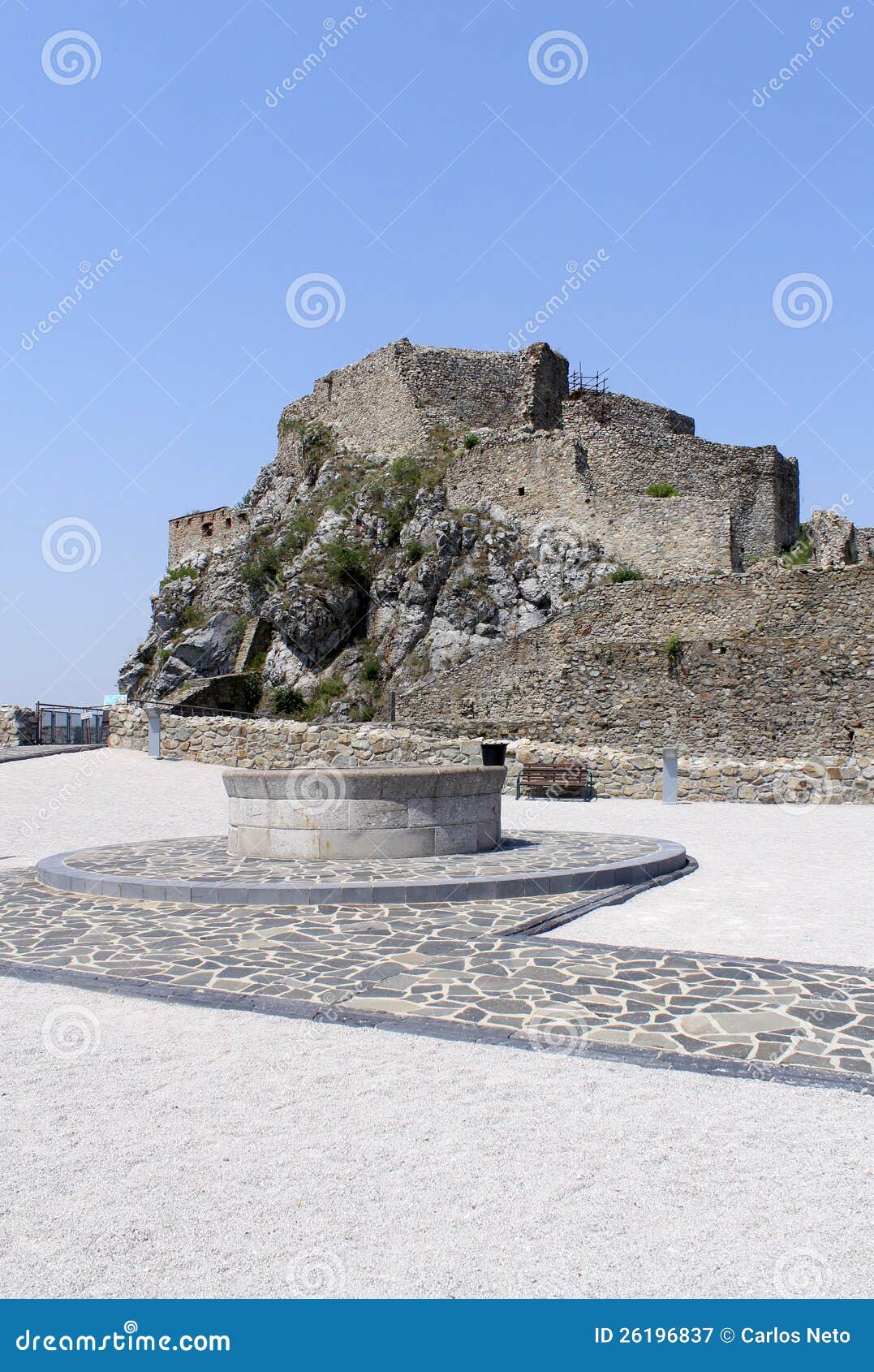 Castillo De Devin Cerca De Bratislava. Eslovaquia Imagen de archivo ...