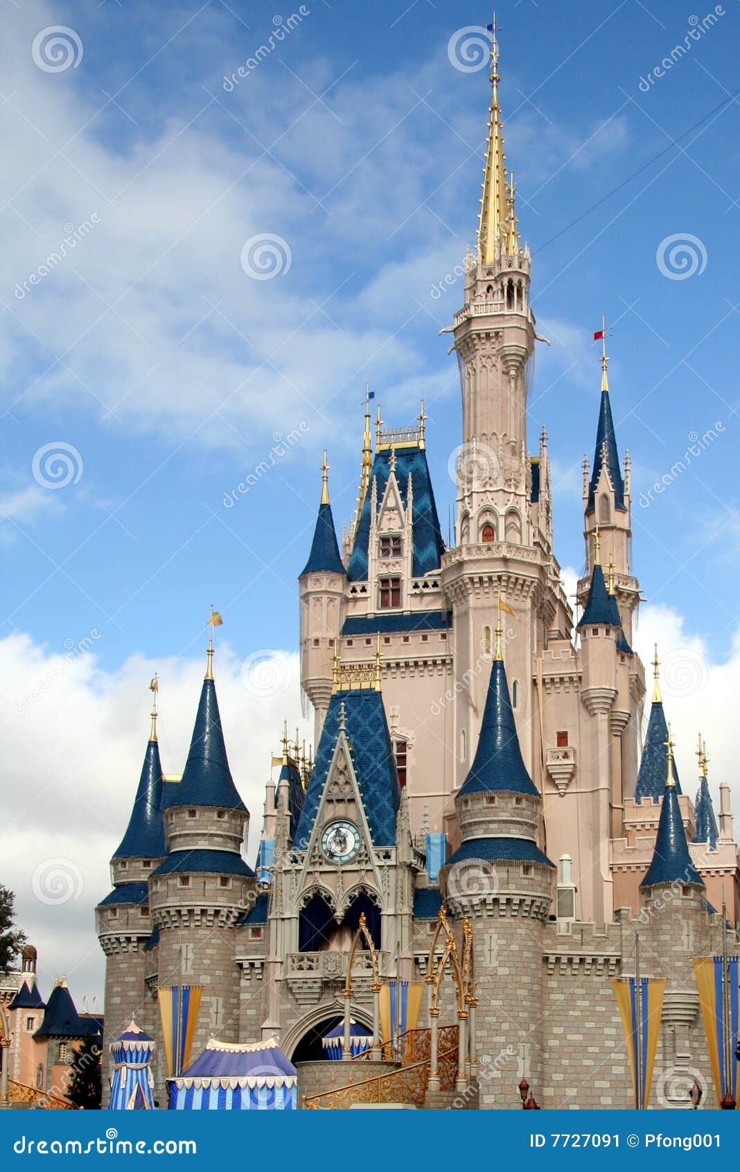 Castillo de Disney foto editorial. Imagen de azul, orlando - 7727091