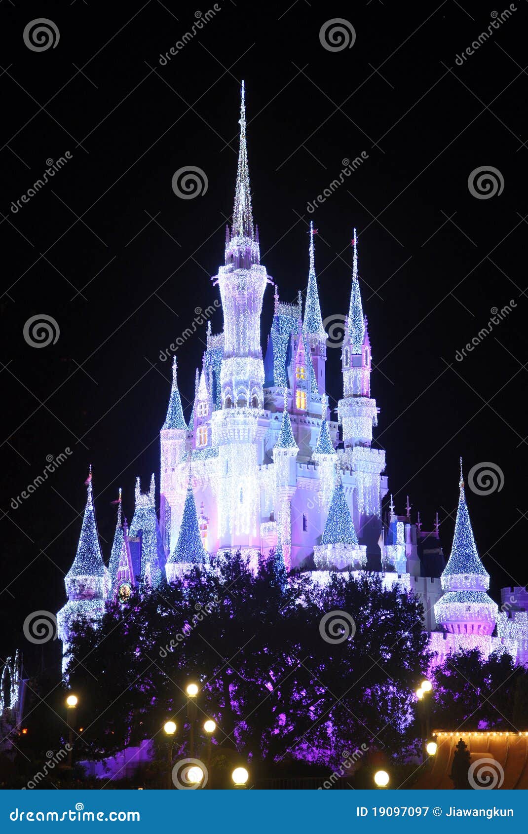 Castillo De Disney Cinderella En La Noche Fotografía editorial - Imagen ...